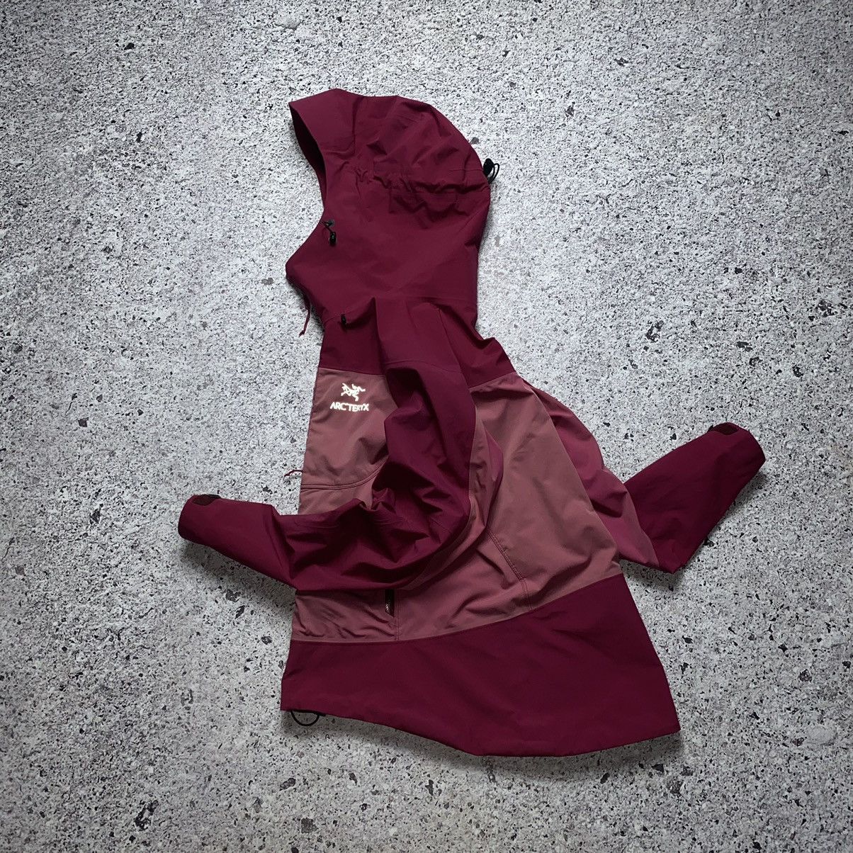 Arc'Teryx Vintage Arcteryx Gore-Tex Hooded Jacket Gorpcore Travis | Grailed