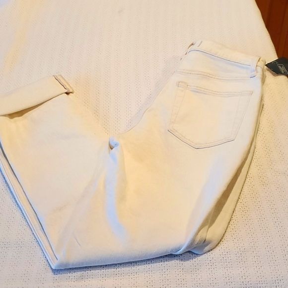 Abercrombie & Fitch Abercrombie & Fitch Ultra High Rise Straight Button ...