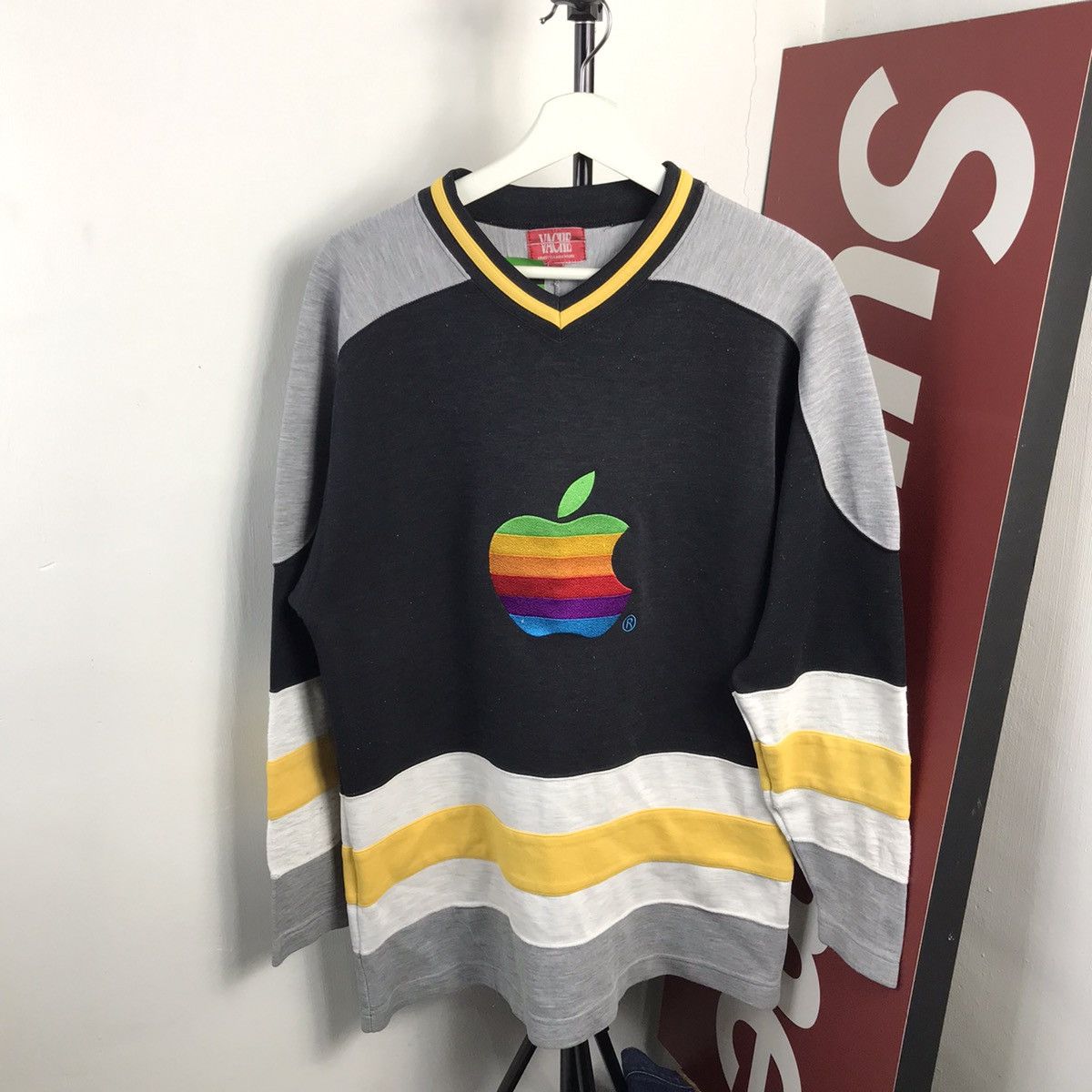 Apple × Vintage Vintage apple computer rainbow biglogo microsoft ...