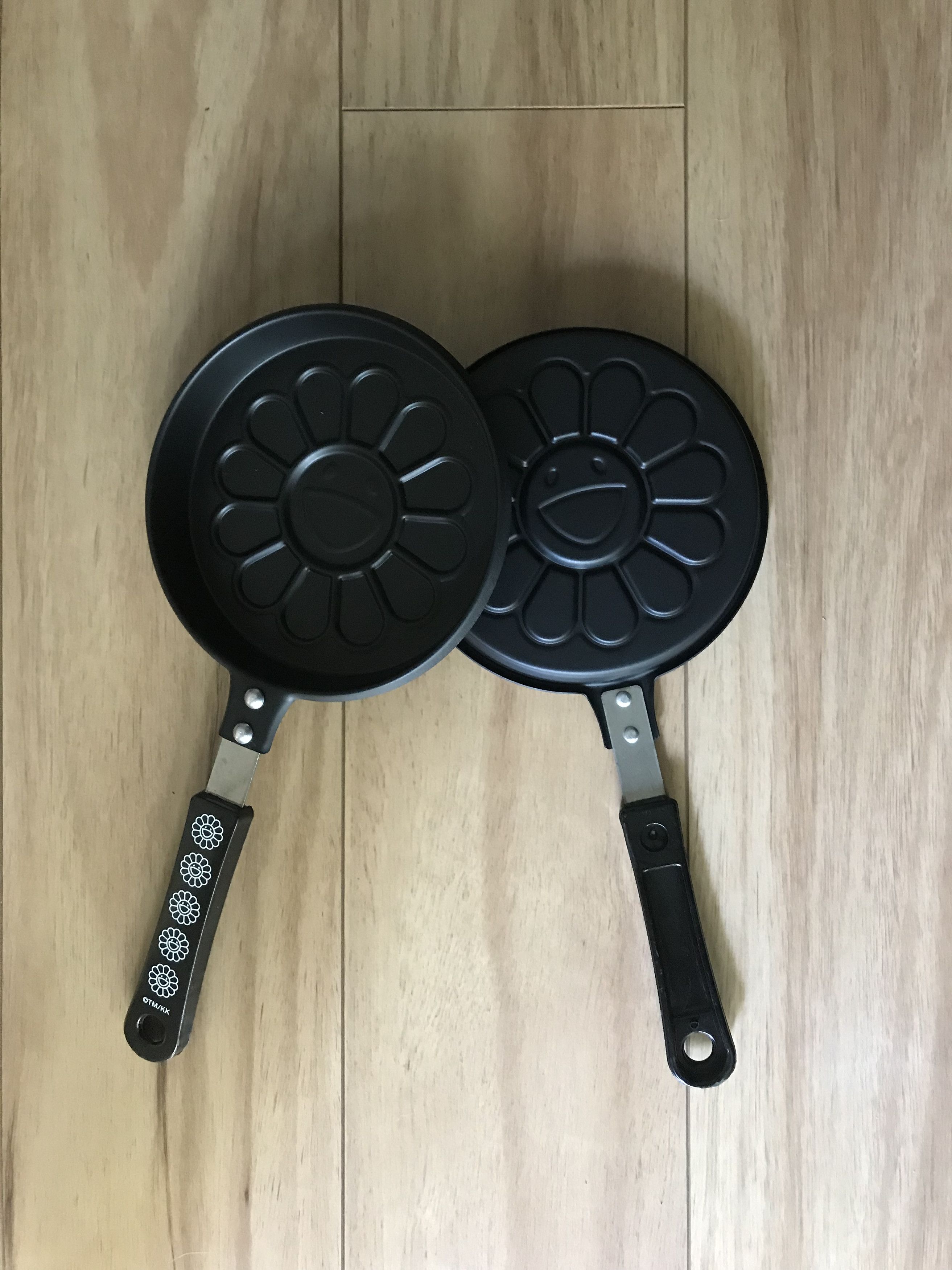 Takashi Murakami Takashi Murakami Pancake Frying Pan Flower Design