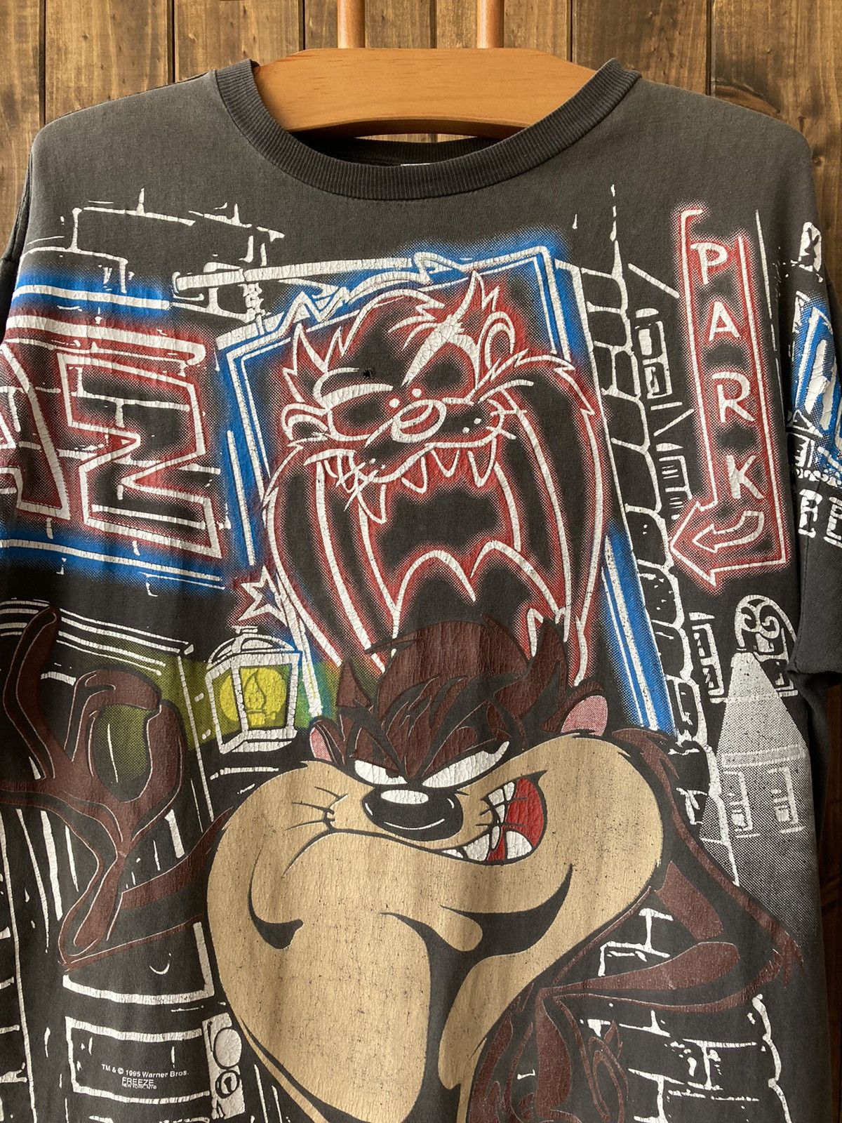 Streetwear × Vintage × Warner Bros Vintage 1995 Taz Neón looney tunes ...