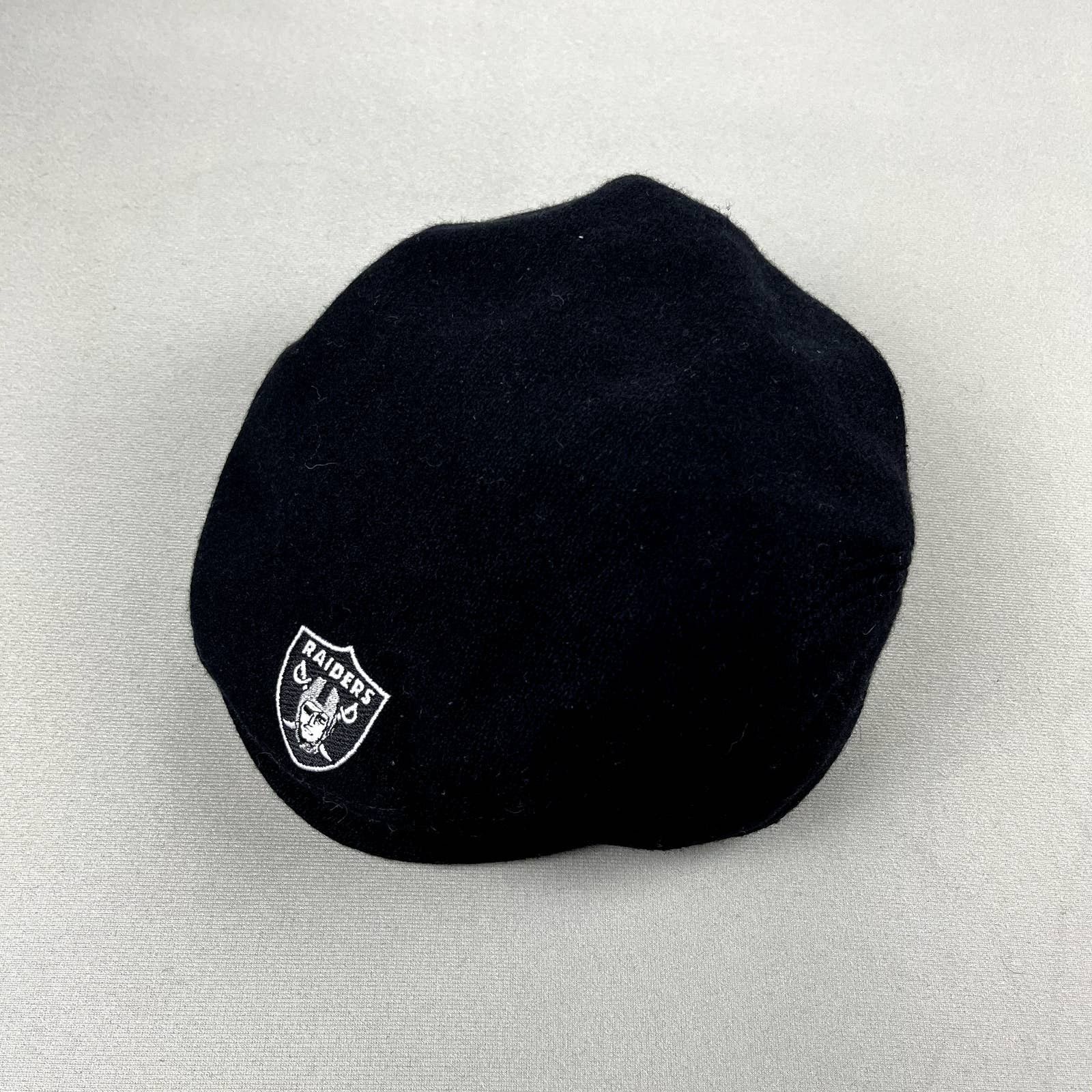 NFL × Reebok Oakland Raiders Flat Cap Beret Medium Black Reebok ...