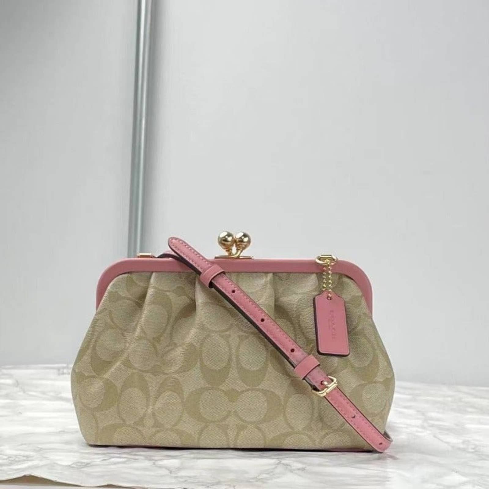 Coach Coach C2876 Nora Kisslock Xbody In Sig Light Khaki/Bubblegum ...