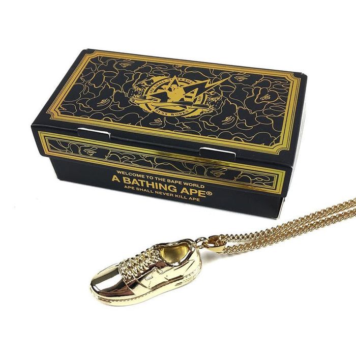 Bape BAPESTA Gold Chain MEMBER’S CLUB『BAPE MANIA』 | Grailed