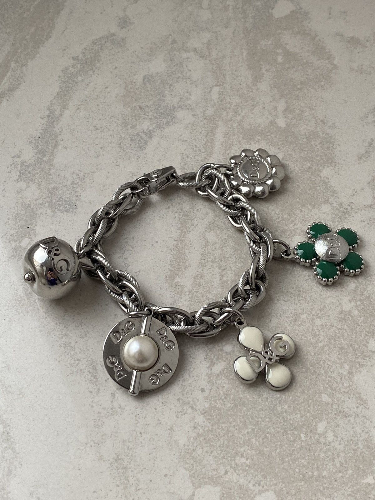 Dolce & Gabbana Dolce & Gabbana charms D&G logo pearl clover brancelet ...