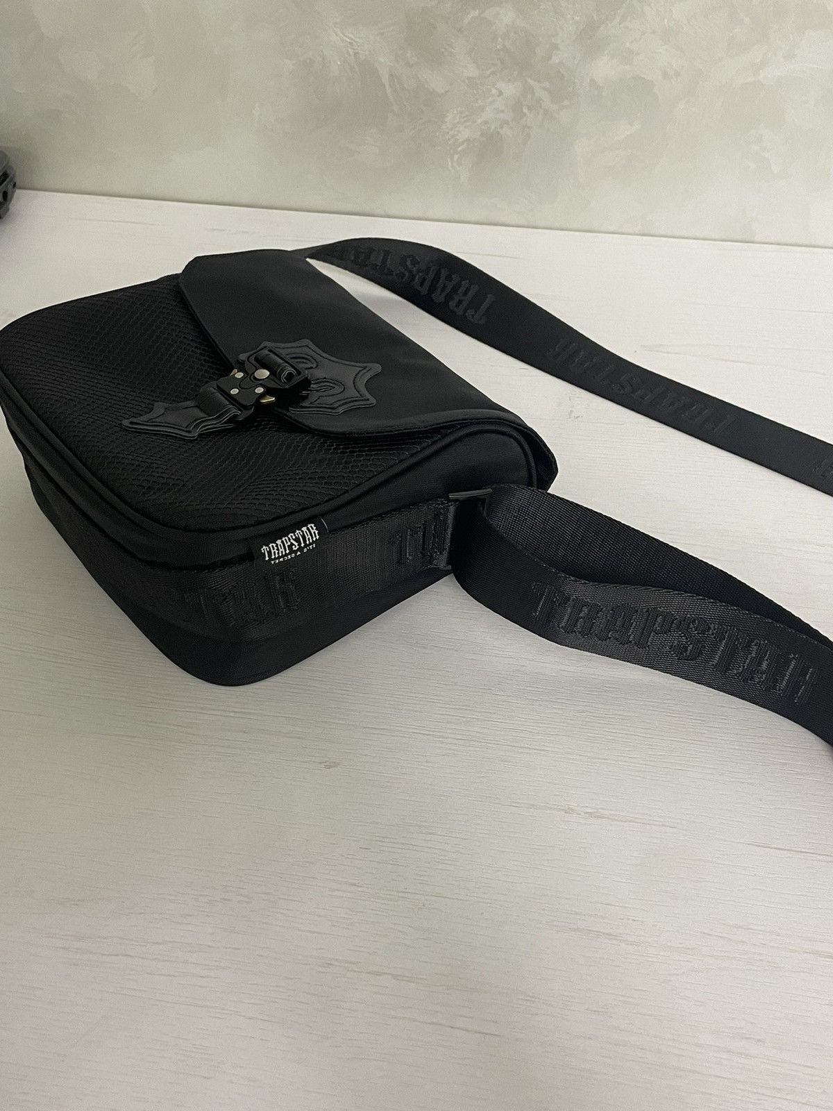 Trapstar London Trapstar Irongate T Cross-Body Bag 1.0 Black/Orange/Ice ...