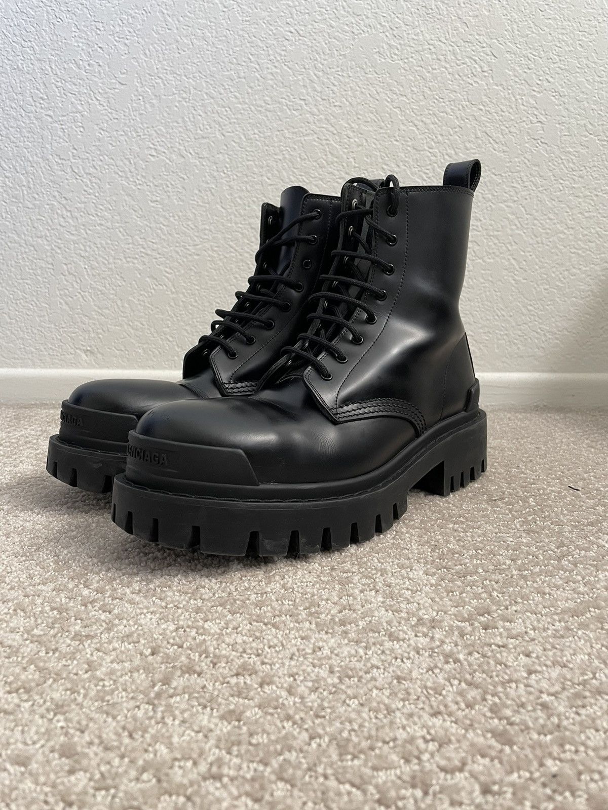 Balenciaga Balenciaga strike boots leather 40 | Grailed