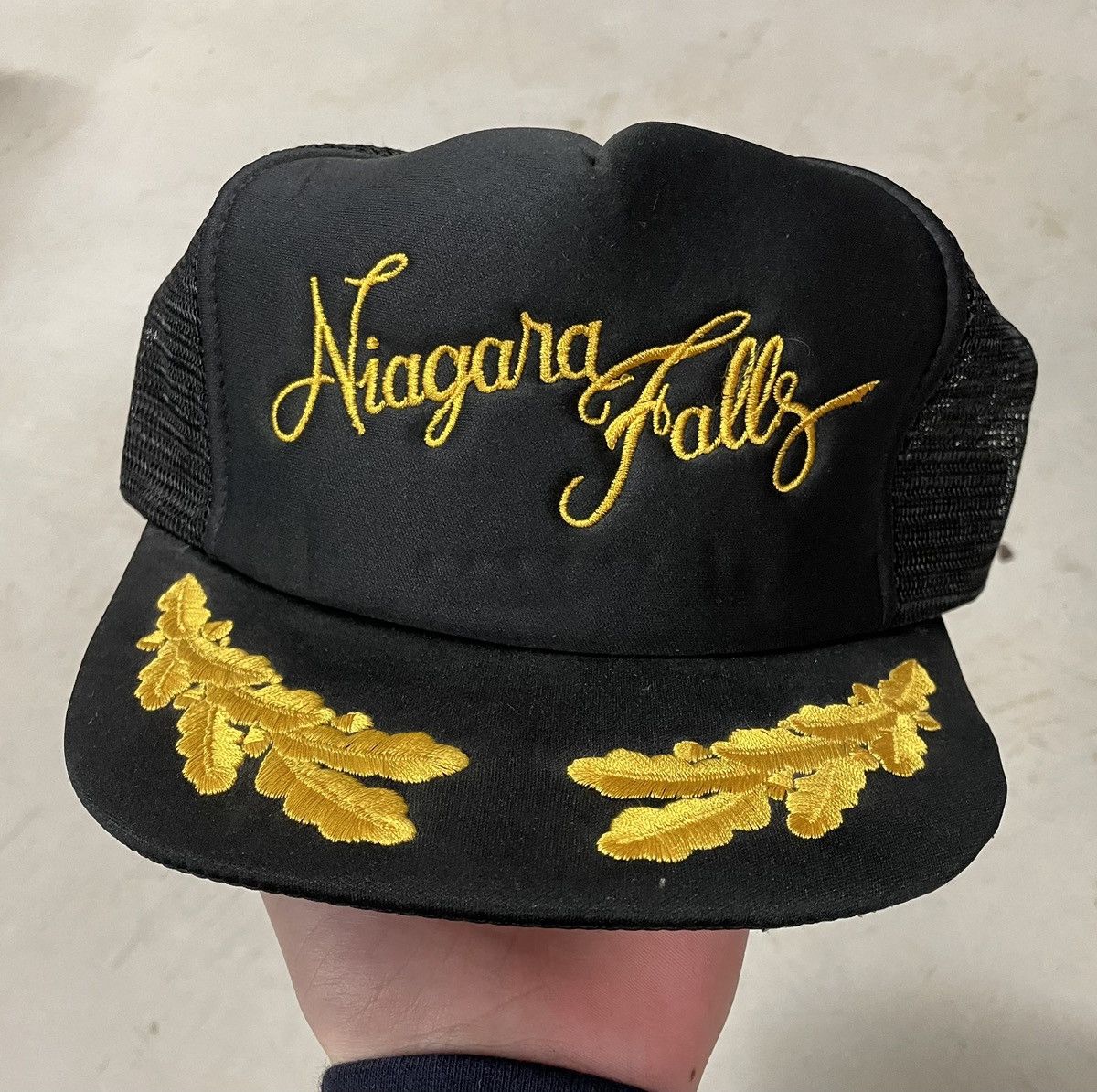 Trucker Hat × Vintage Vintage 80s Niagara Falls Gold Leaf Script Logo Trucker Hat | Grailed