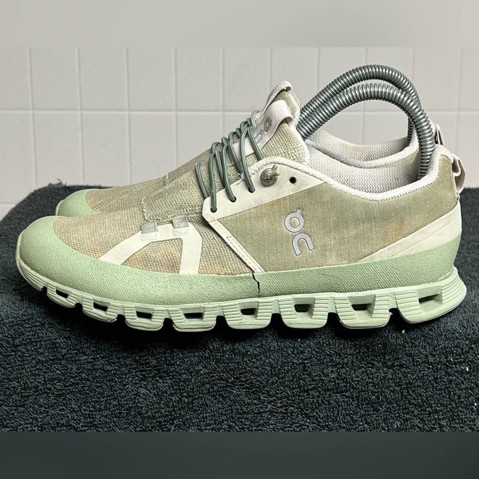 ON On Cloud Women’s Helion Cloudtec Running Shoes Green Tan | Grailed
