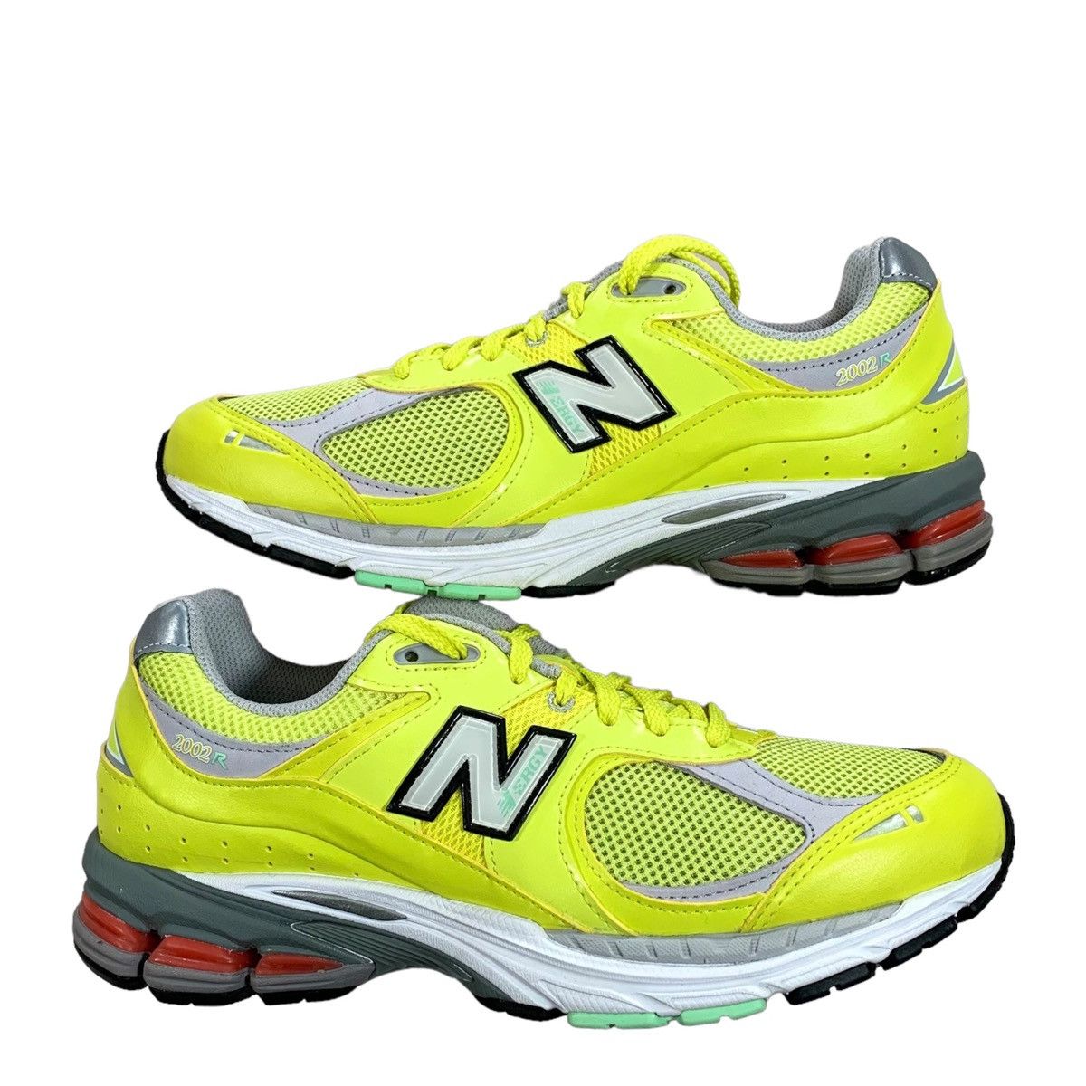 New Balance New Balance 2002R Sulphur Yellow Silver Neon 2021 Sneakers ...