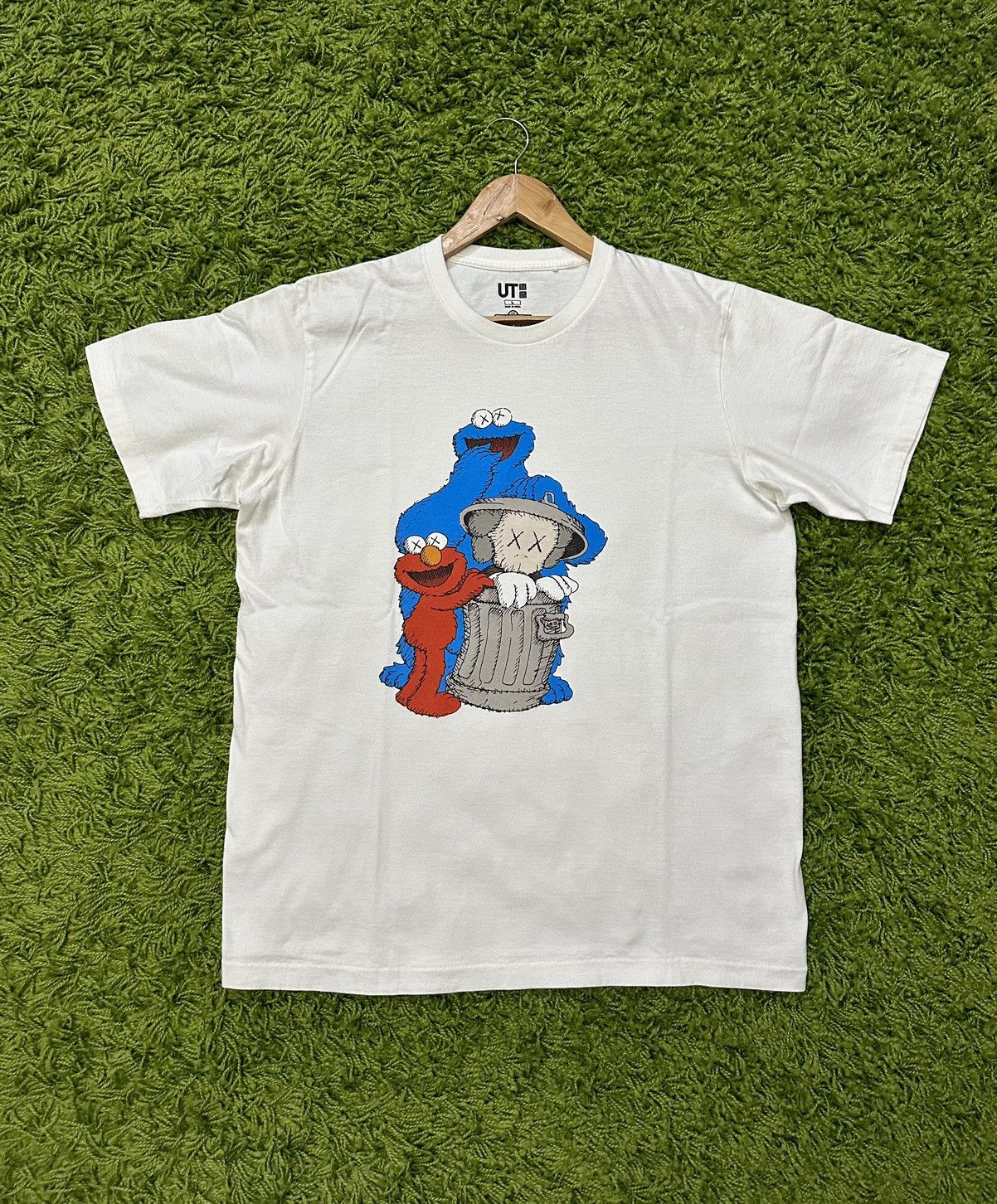 Kaws × Streetwear 🔥KAWS x Sesame Street Uniqlo Tee Large Vintage Y2K ...