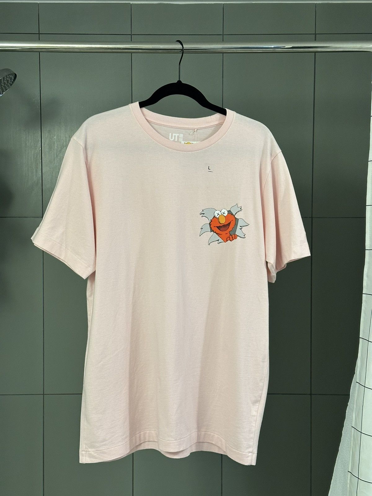 Kaws × Uniqlo Elmo Kaws x Uniqlo 2018 Collection - Pink | Grailed
