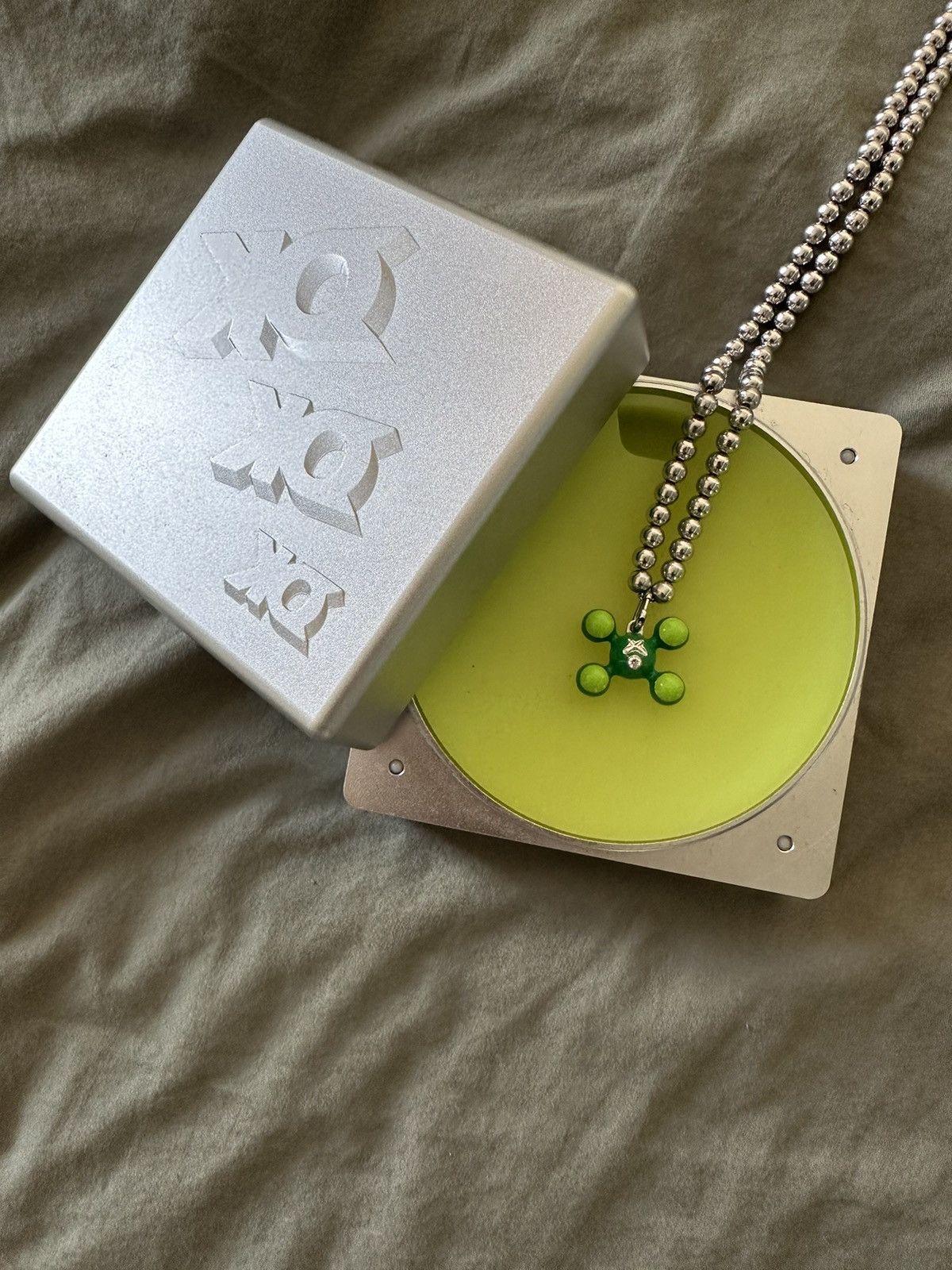 Frank Ocean Homer Sphere Legs Pendant - Clover Size ONE SIZE - 2 Preview