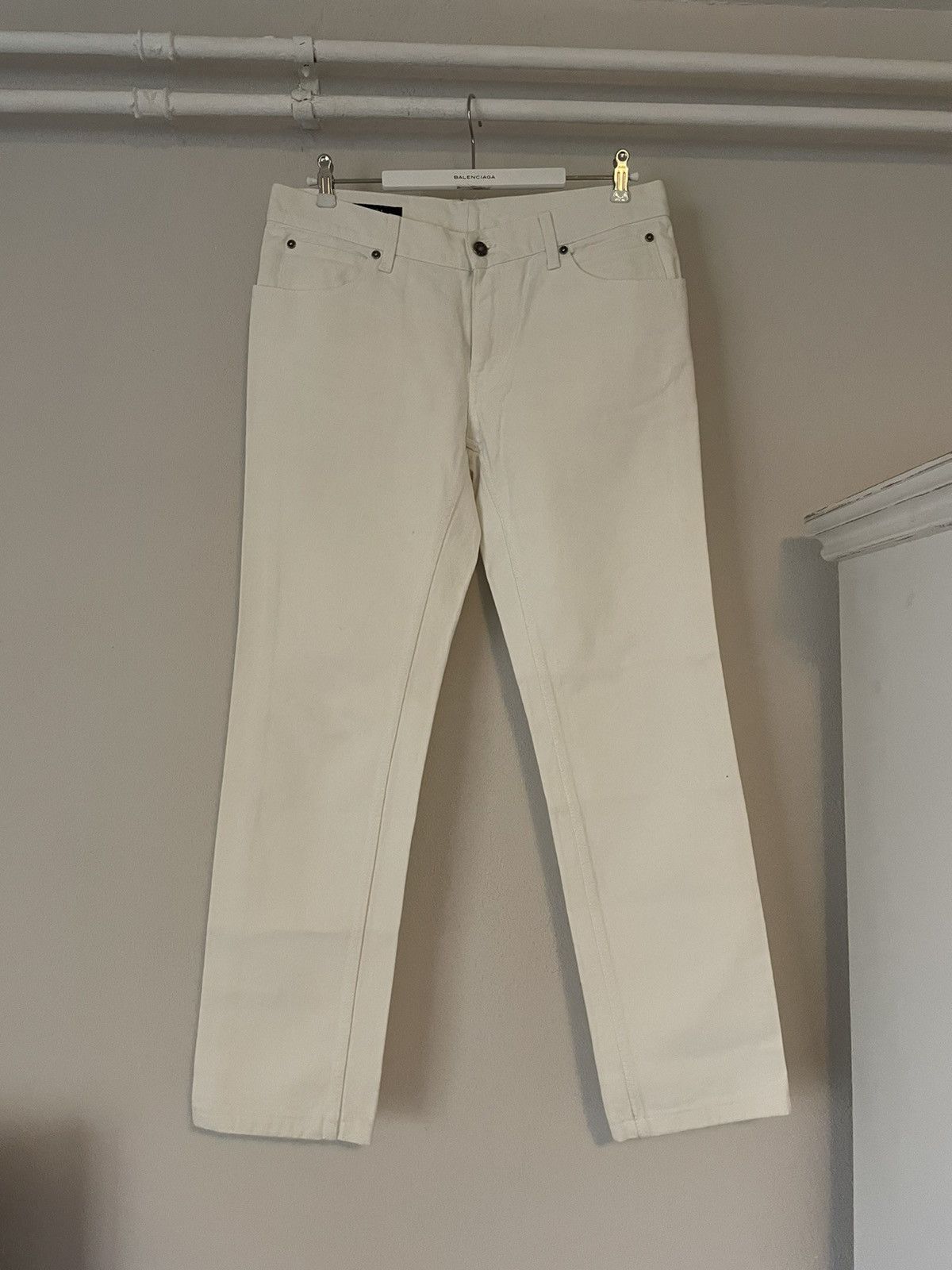 Gucci White Jeans with Monogram Badge | Grailed