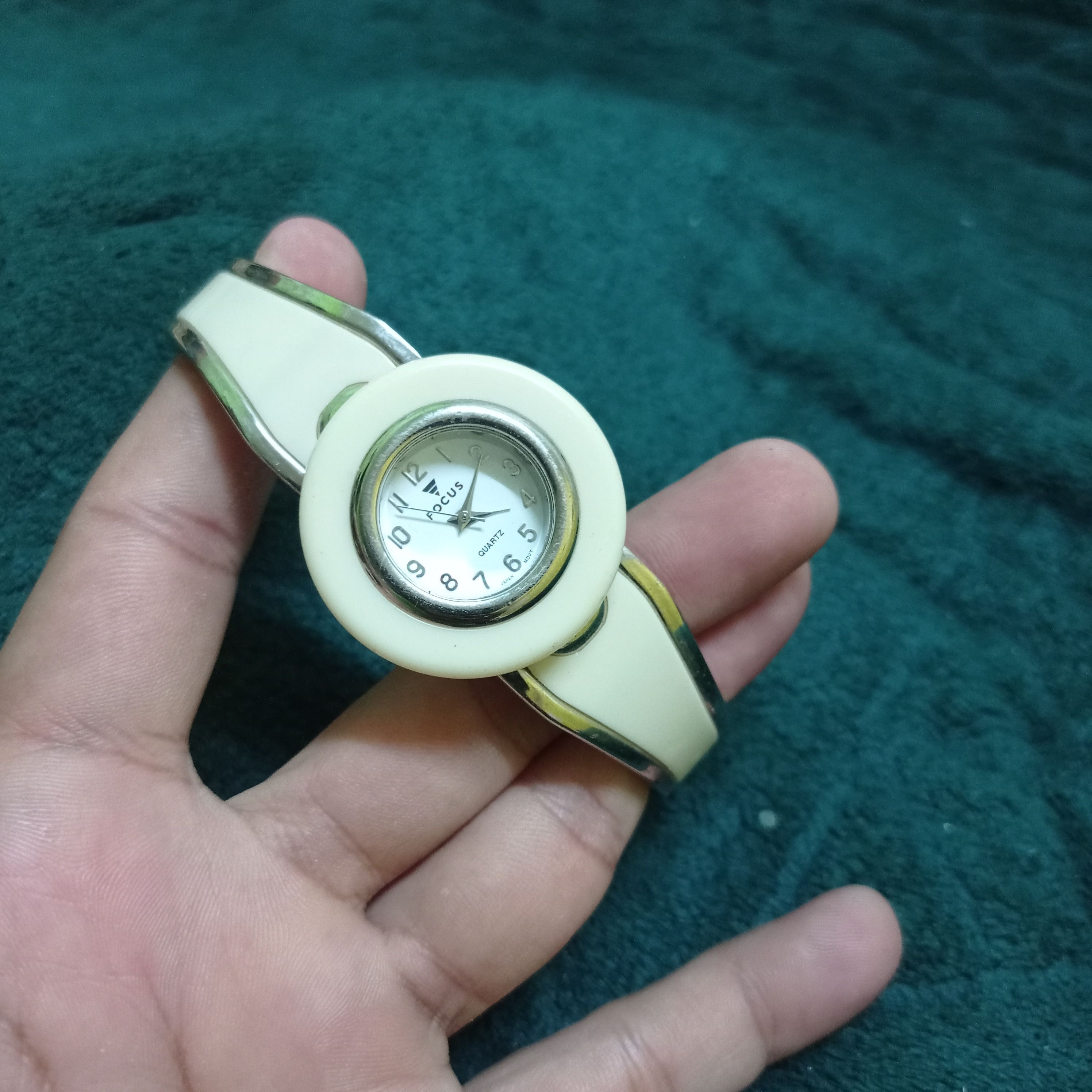 Vintage Vintage "Focus" Quartz Japan Ladies Watch (Flexible Strap ...