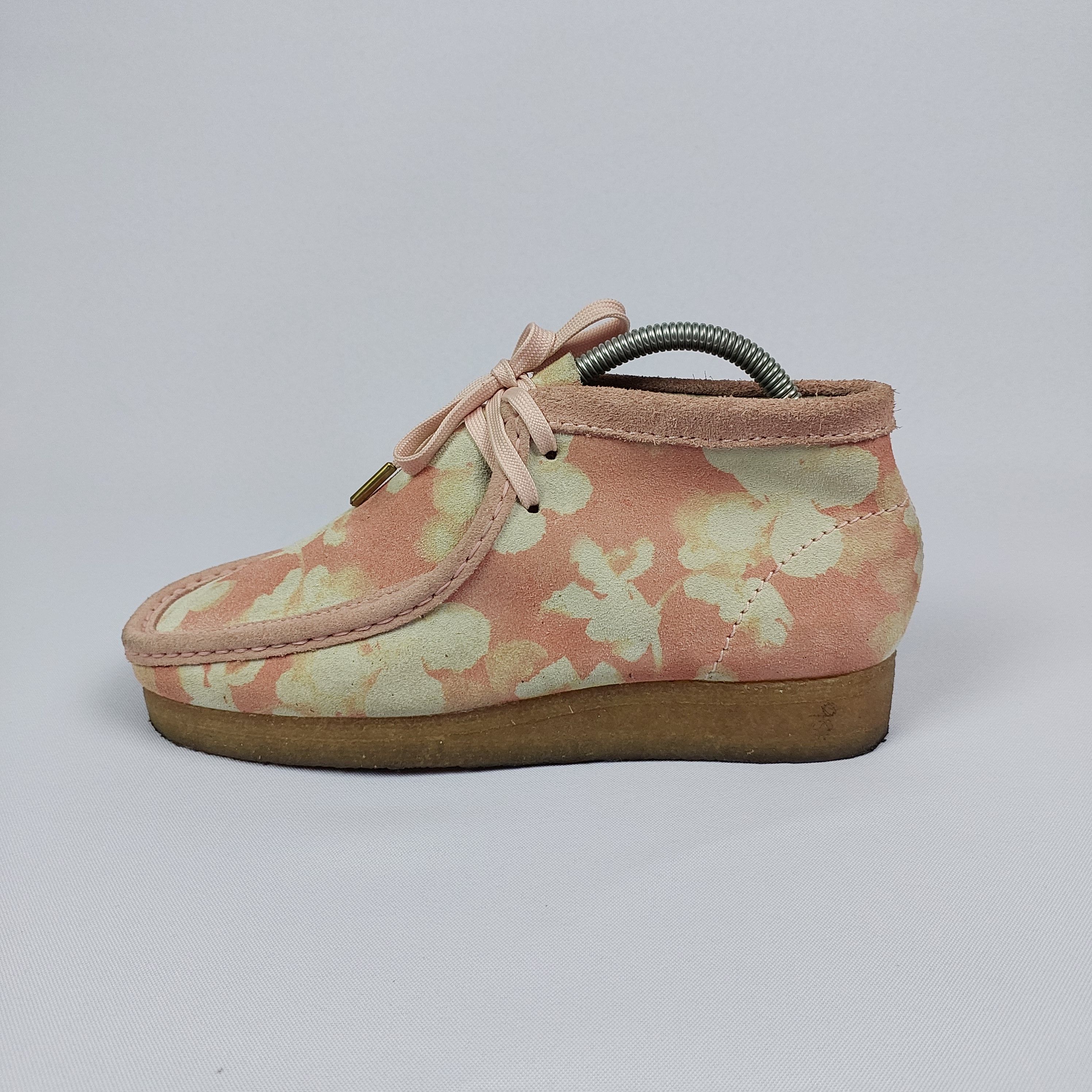 Clarks Clarks Original - Pink Floral Wallabee - Derbys | Grailed