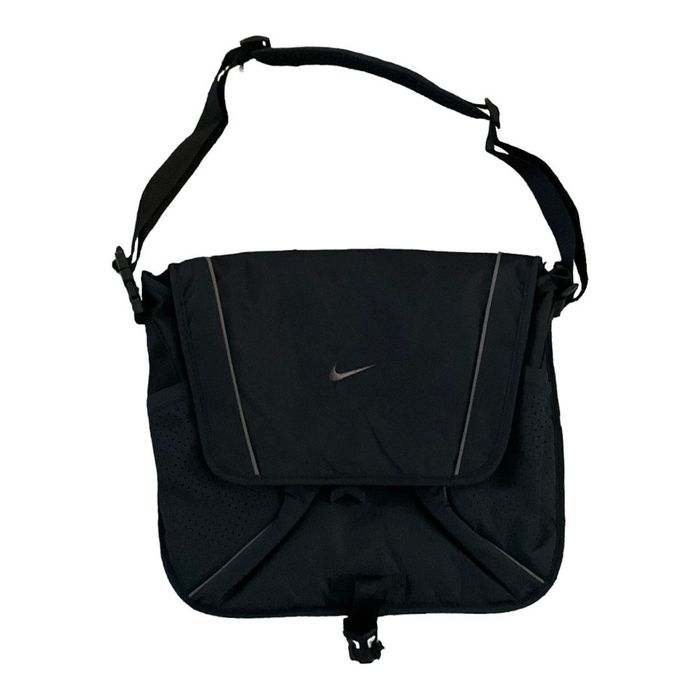 Nike Nike Sportswear Essentials Messenger Bag (15L) | Grailed