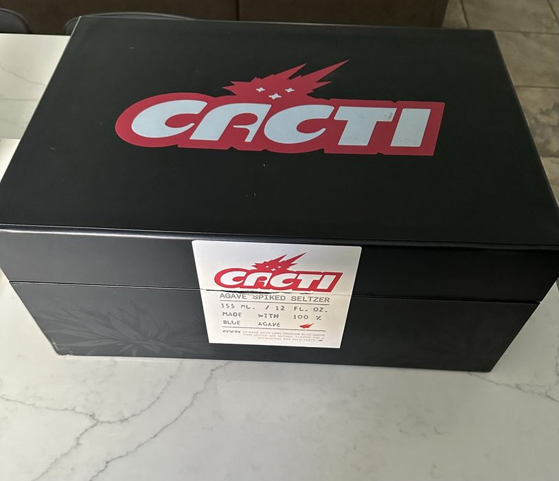 Travis Scott Cacti F&F box | Grailed