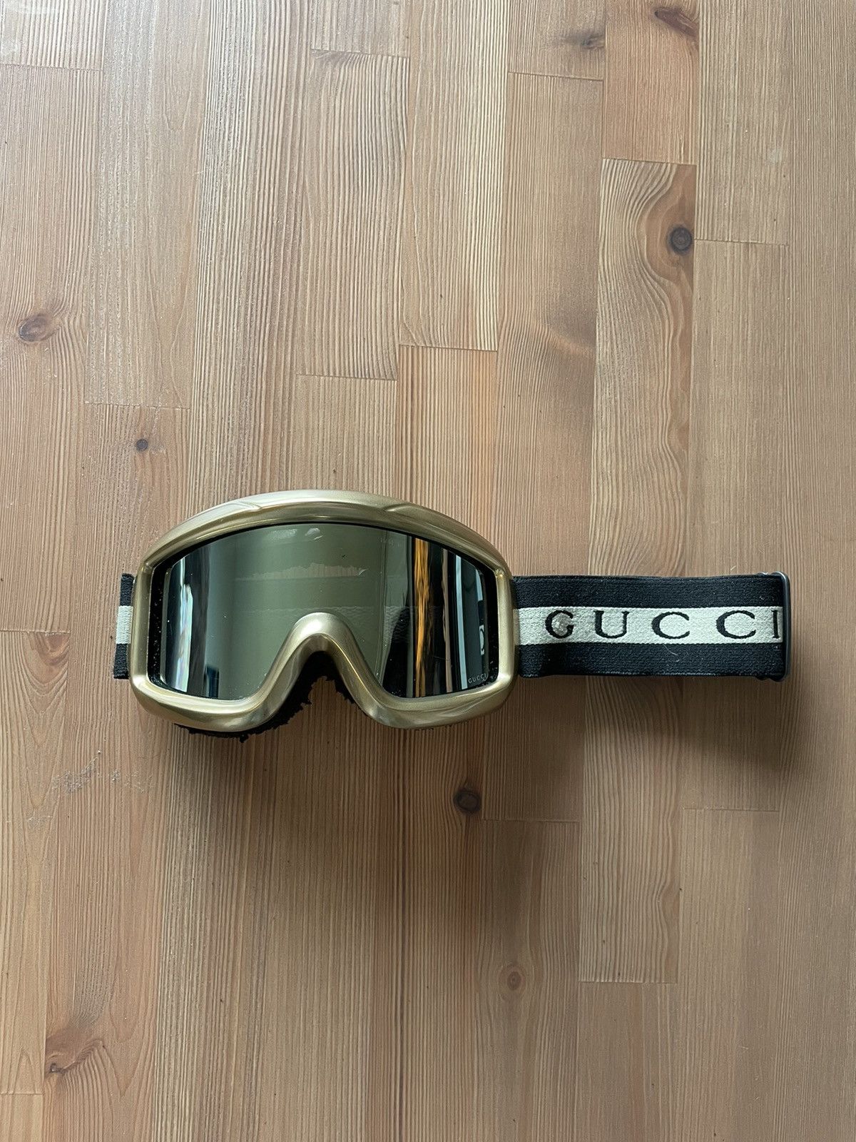Gucci Gold and Black Ski Goggles | Grailed