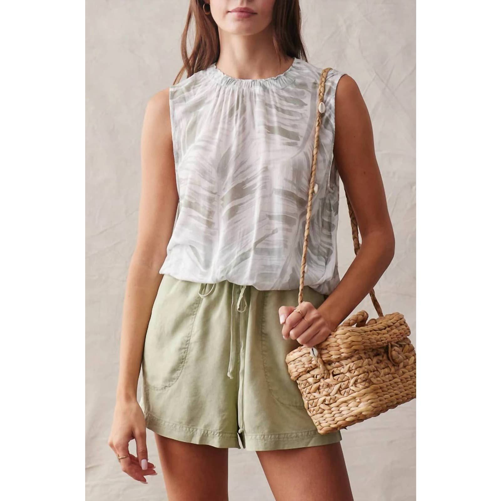 Bella Dahl Smocked Neck Blouse In Brushed Palm Print | Grailed