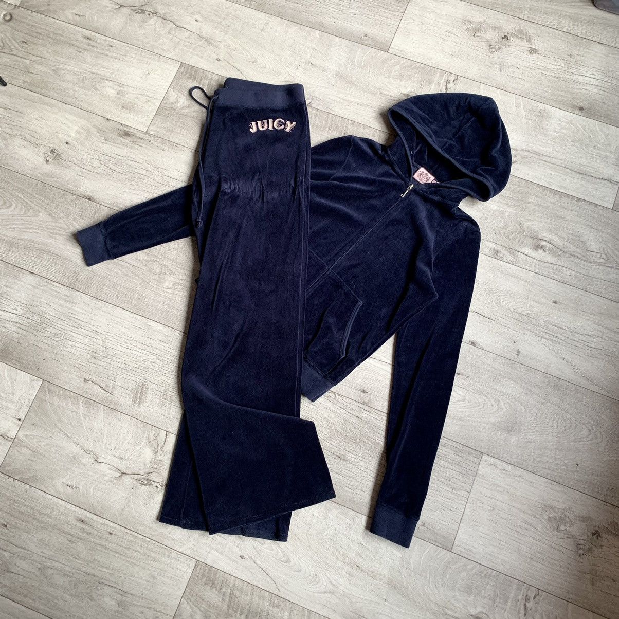 Juicy Couture VELOUR VINTAGE NAVE Y2K JUICY COUTURE JUICY ANGEL SUITS ...