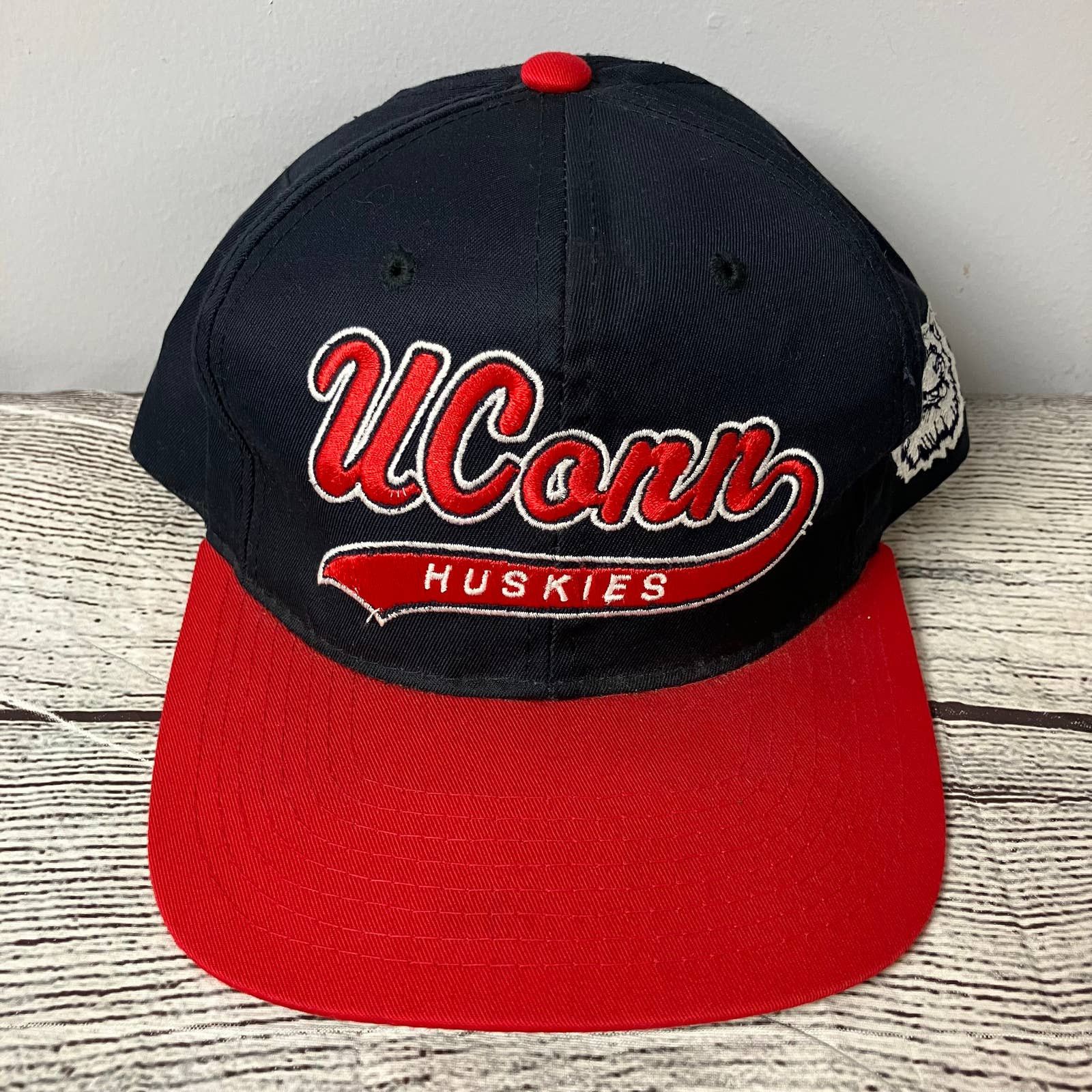 Vintage Vintage 1990s UConn Huskies Script Starter Snapback Hat | Grailed