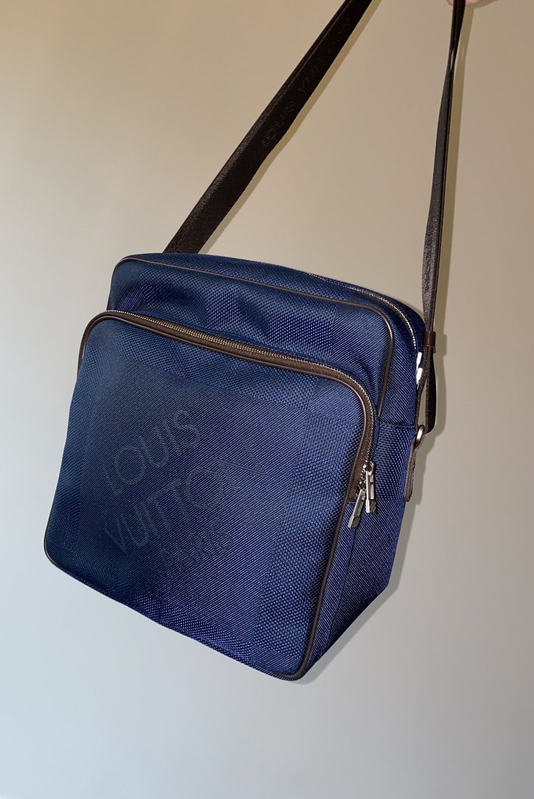 Louis Vuitton LV Damier Geant Ocean Navy Reporter / Camera Messenger ...