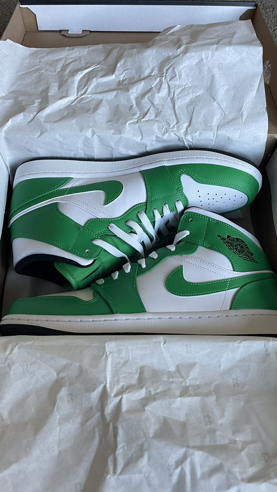 Nike Jordan Retro 1 Mid | Grailed