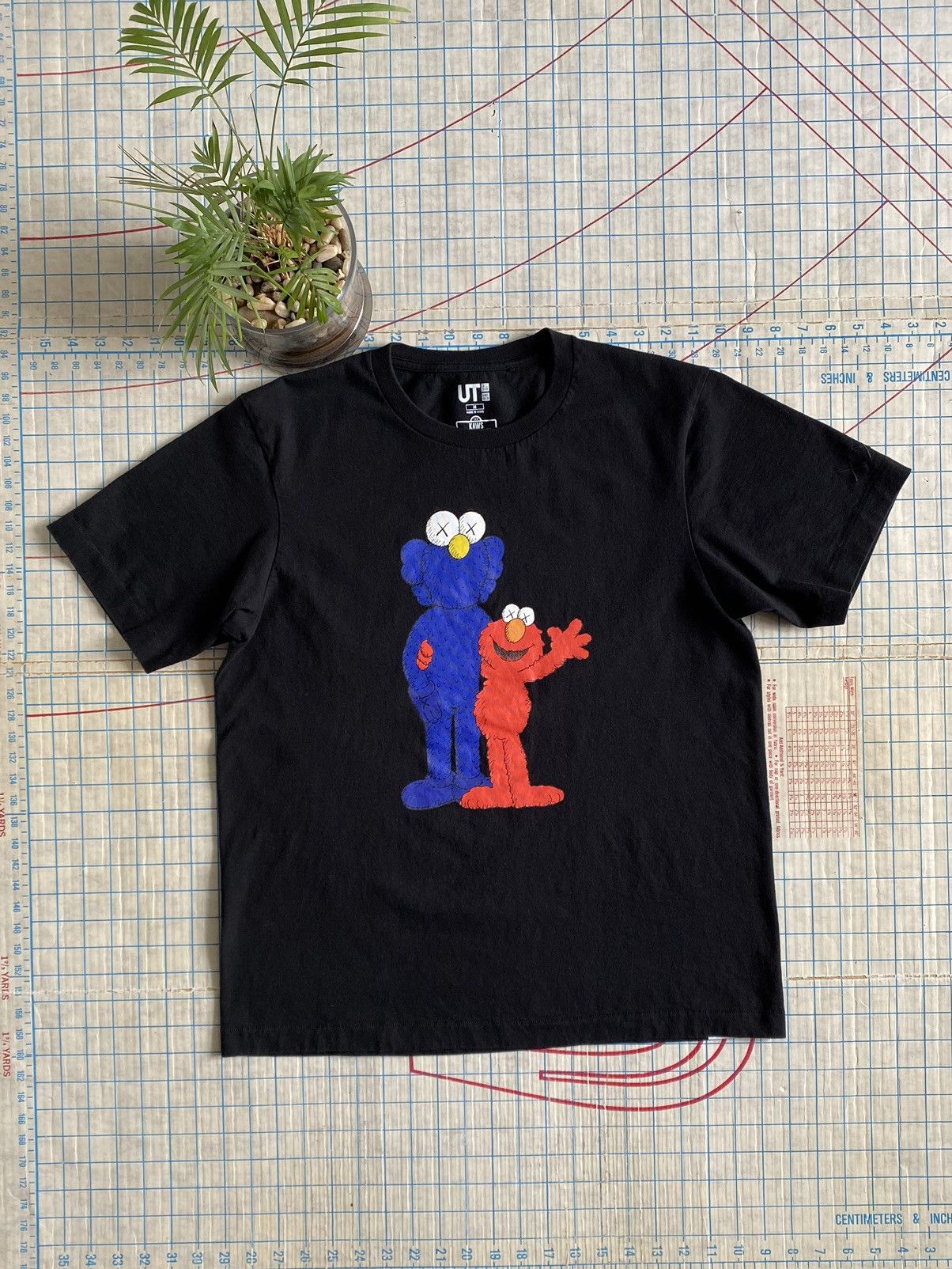 Uniqlo Kaws x Uniqlo Sesame Street Elmo and Kaws Tee Medium Black | Grailed