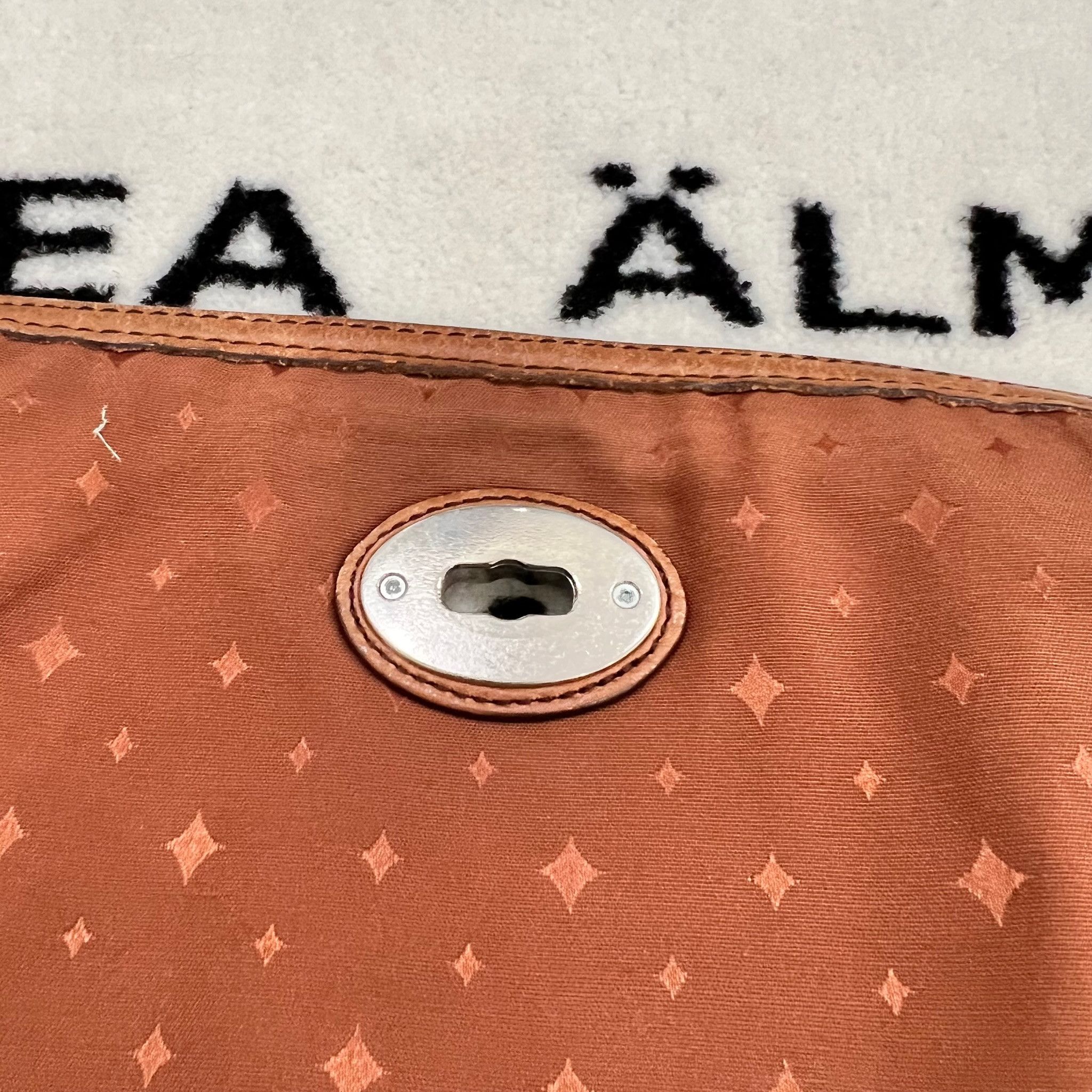 Fossil Vintage Fossil Leather Small Messenger Bag with Key Design | Grailed