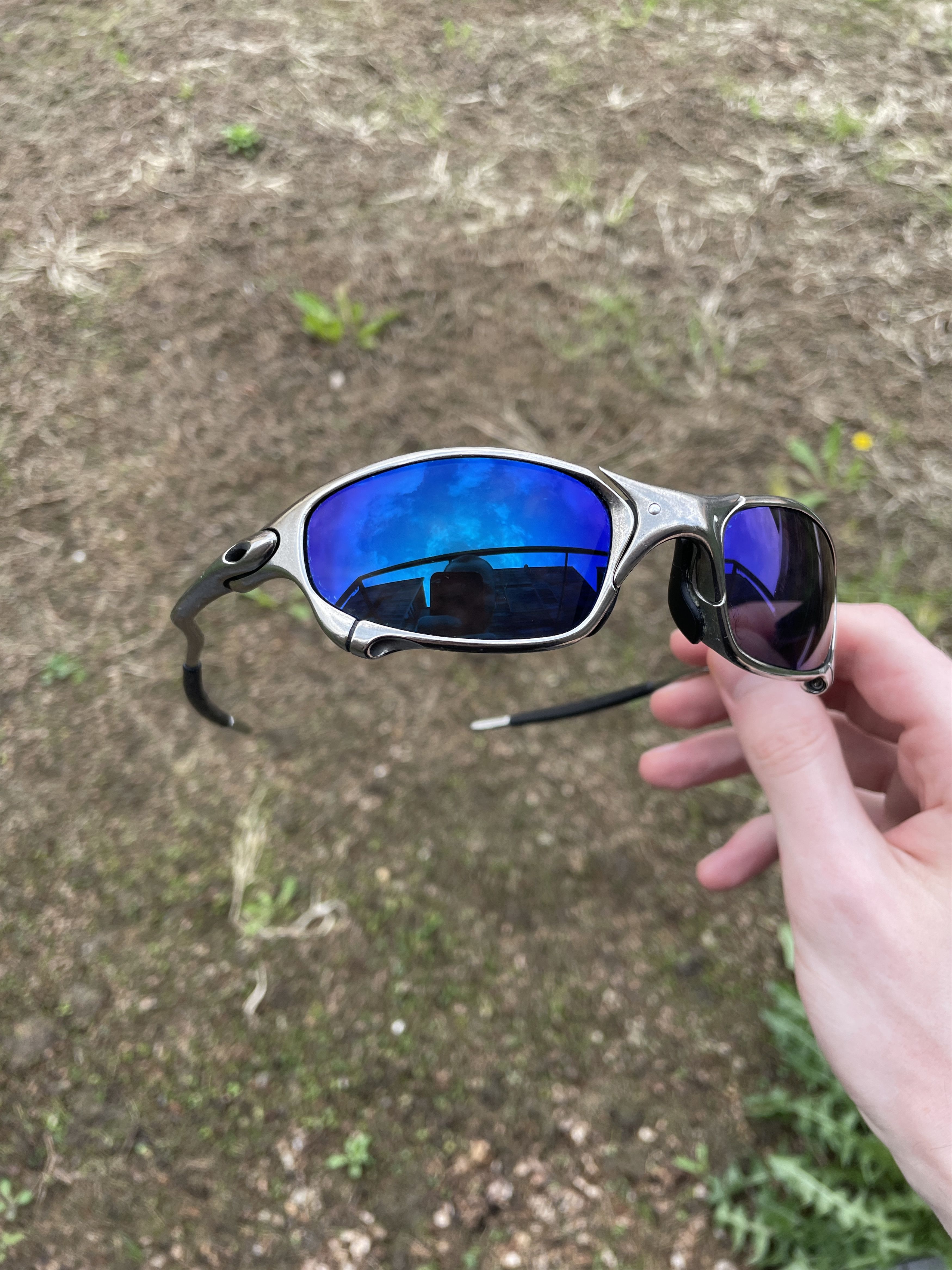 Oakley × Vintage Oakley Juliet Polished/Blue 1st Gen Vintage Sunglasses ...