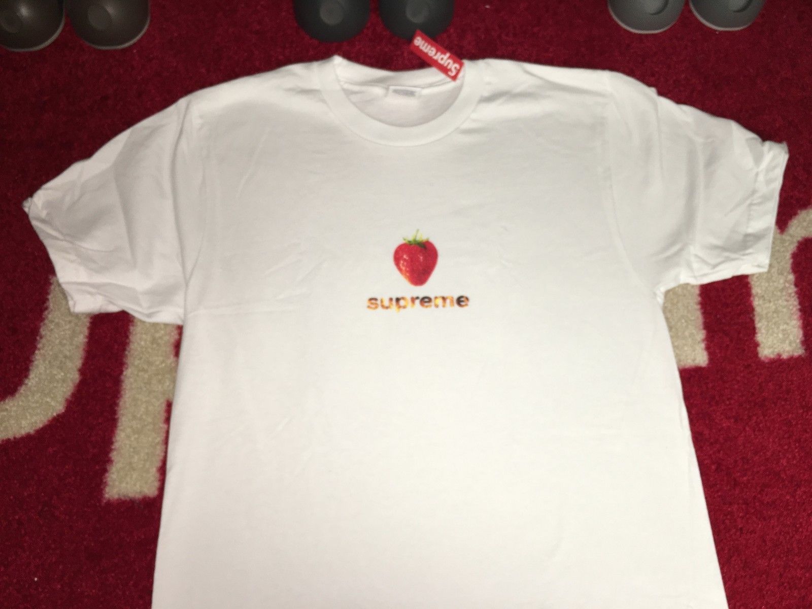 Supreme SUPREME BERRY T WHITE XL | Grailed