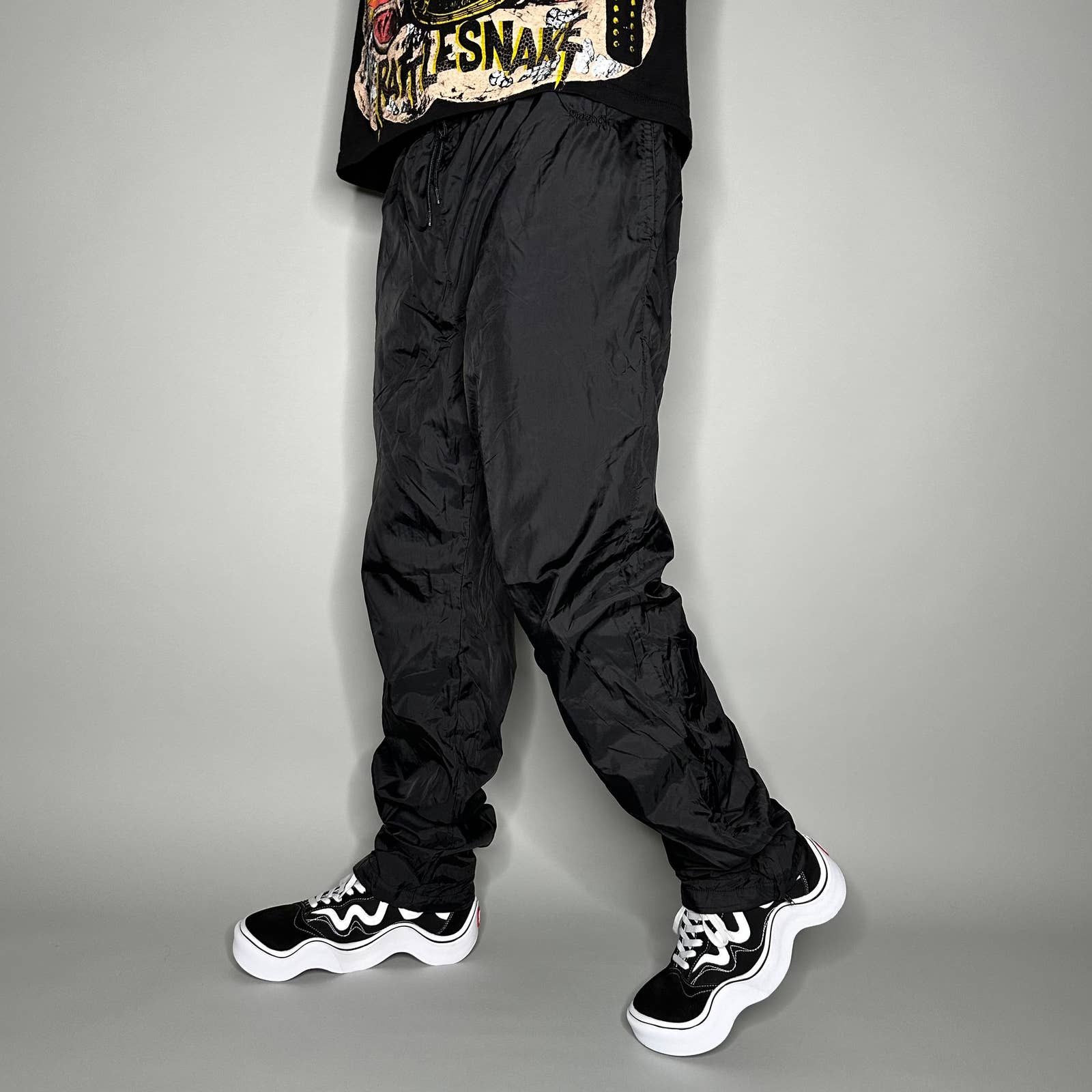 Reebok × Streetwear × Vintage Vintage Track Pants Jet Black Nylon Baggy ...