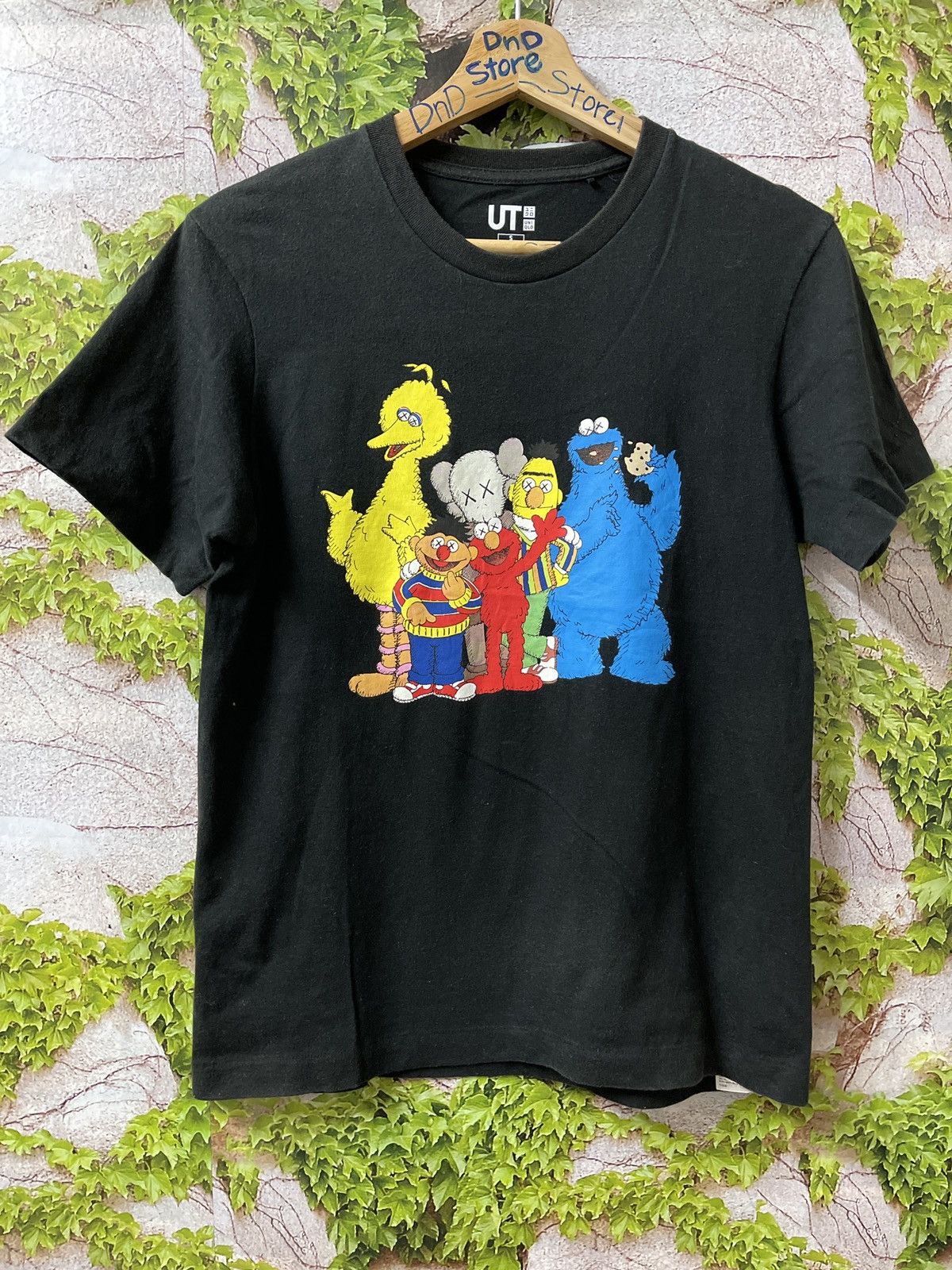 Japanese Brand × Kaws × Vintage VINTAGE SESAME STREET X KAWS TEE VERY RARE | Grailed