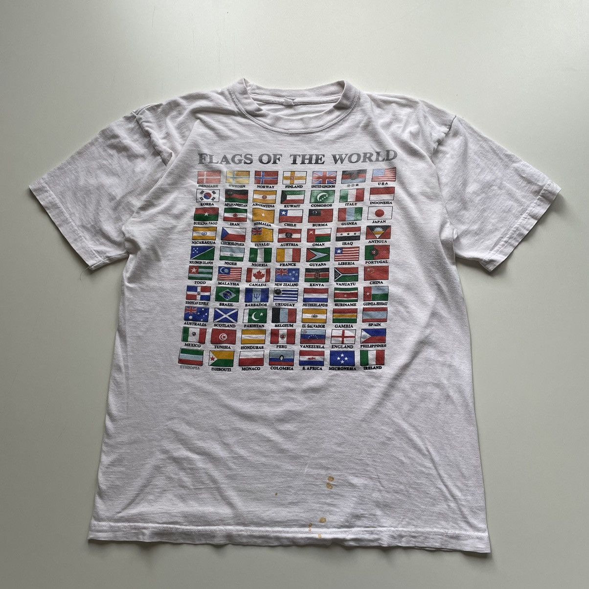 Vintage Vintage 90s Flags of The World Graphic. T shirt Large rare ...