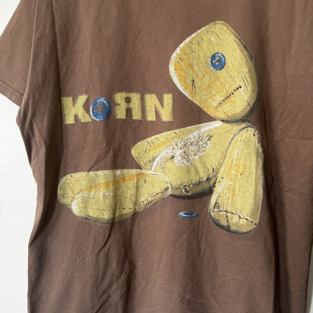 Band Tees × Vintage vintage 1999 Korn “Issues” Rag Doll graphic brown t ...