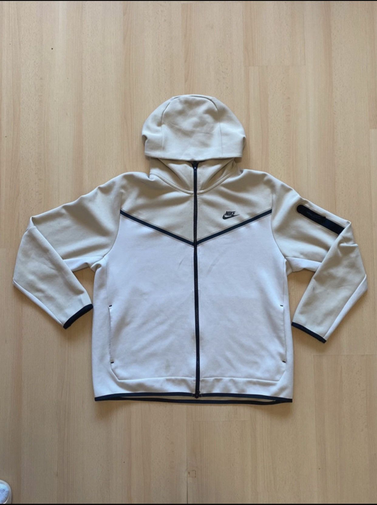 Nike nike tech fleece-beige&white | Grailed