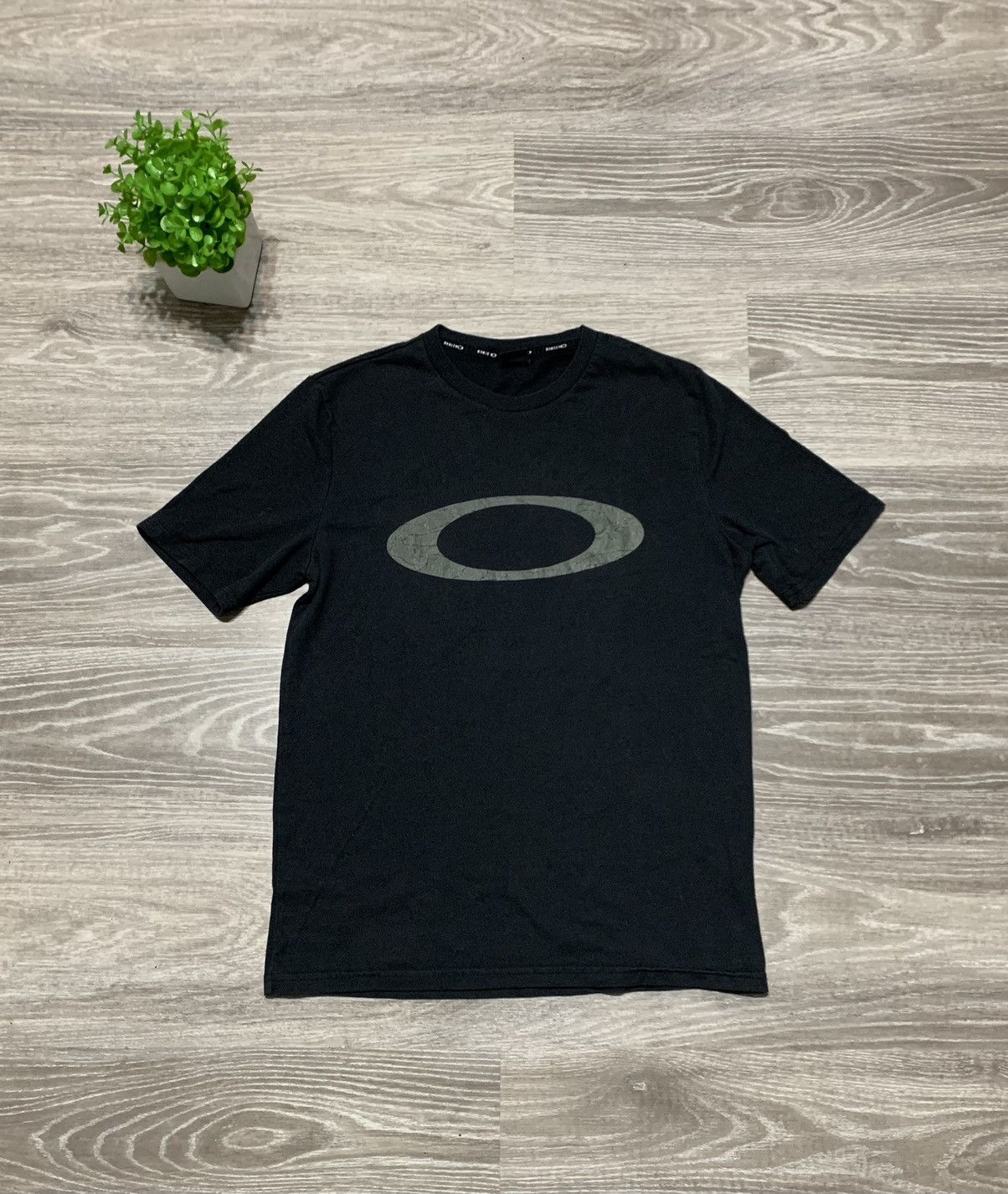 Japanese Brand × Oakley × Vintage Vintage Oakley 90s T-Shirt Big Center ...