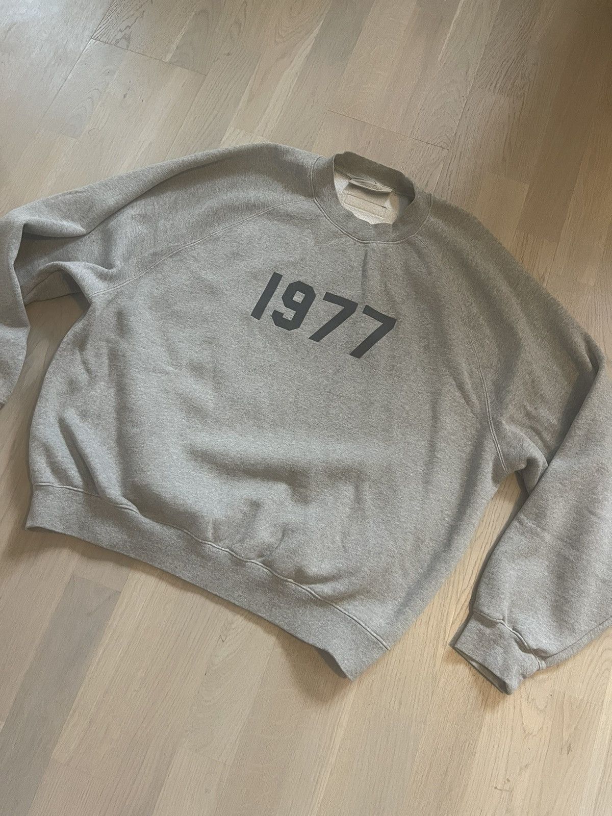 Fear of God FEAR OF GOD ESSENTIALS 1977 sweater sizes in photos by tape ...