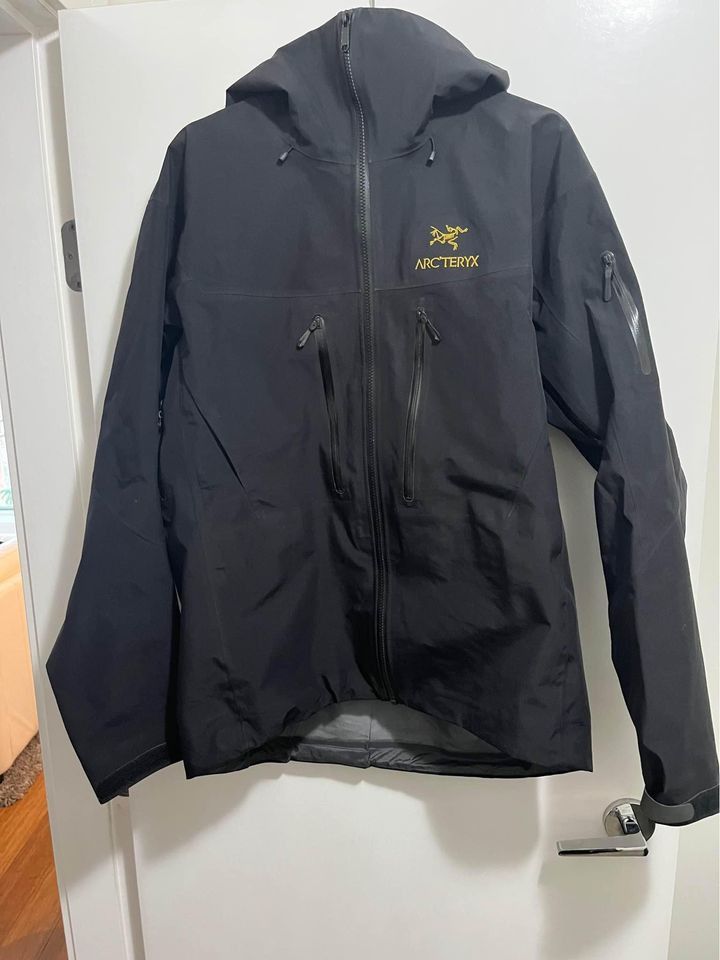 Arc'Teryx Arcteryx Alpha SV 24K | Grailed