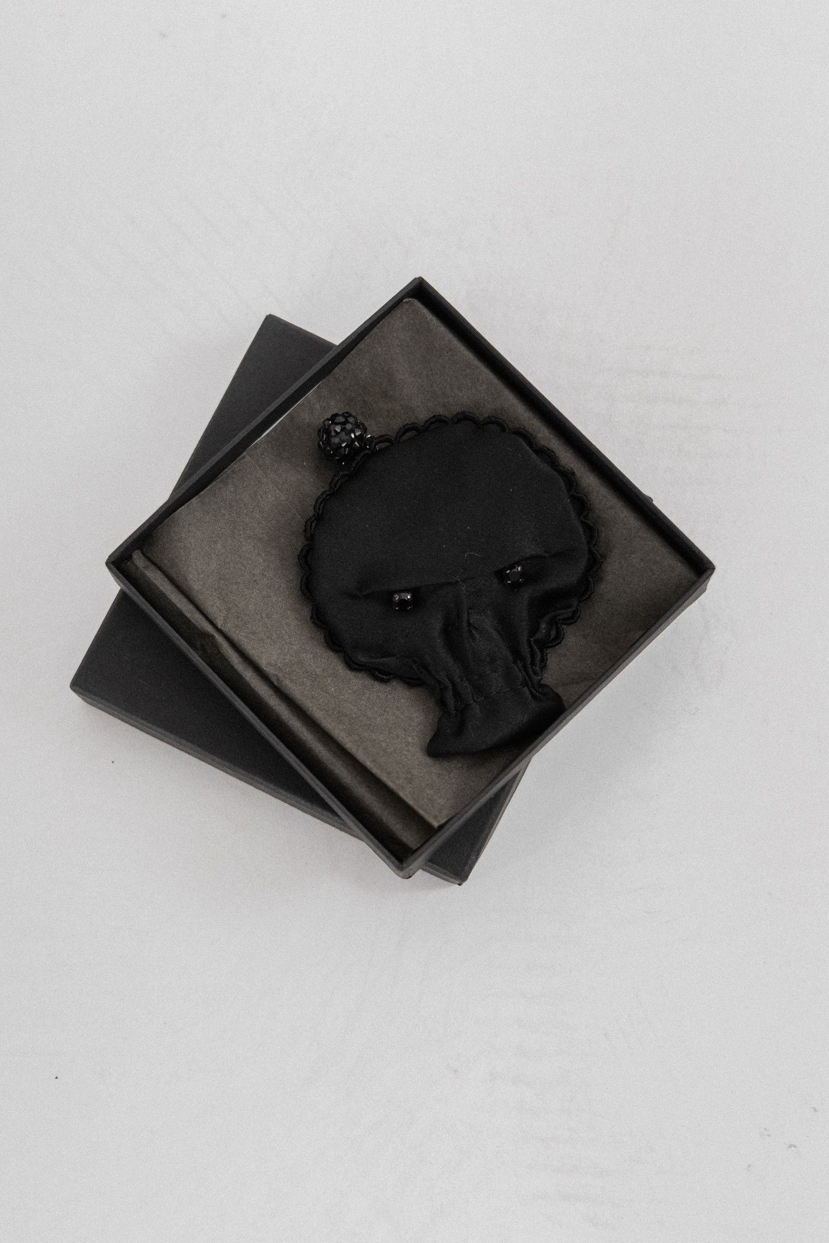 Undercover SS07 "PURPLE" Skull pin | Grailed