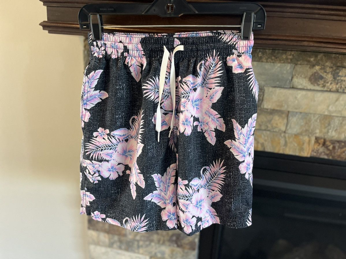 Chubbies Chubbies The Pink About Its Floral 7-Inch Swim Trunks Small ...