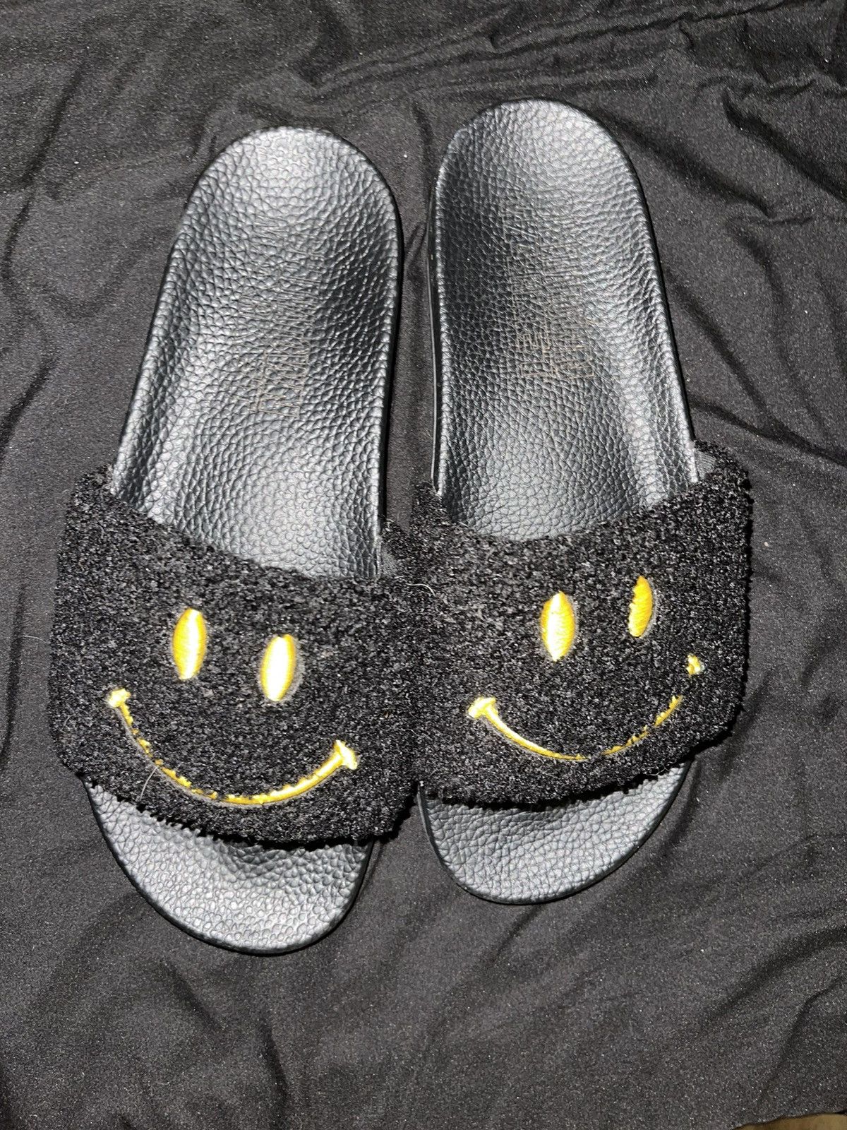 Vintage Chinatown Market Smiley Slides | Grailed
