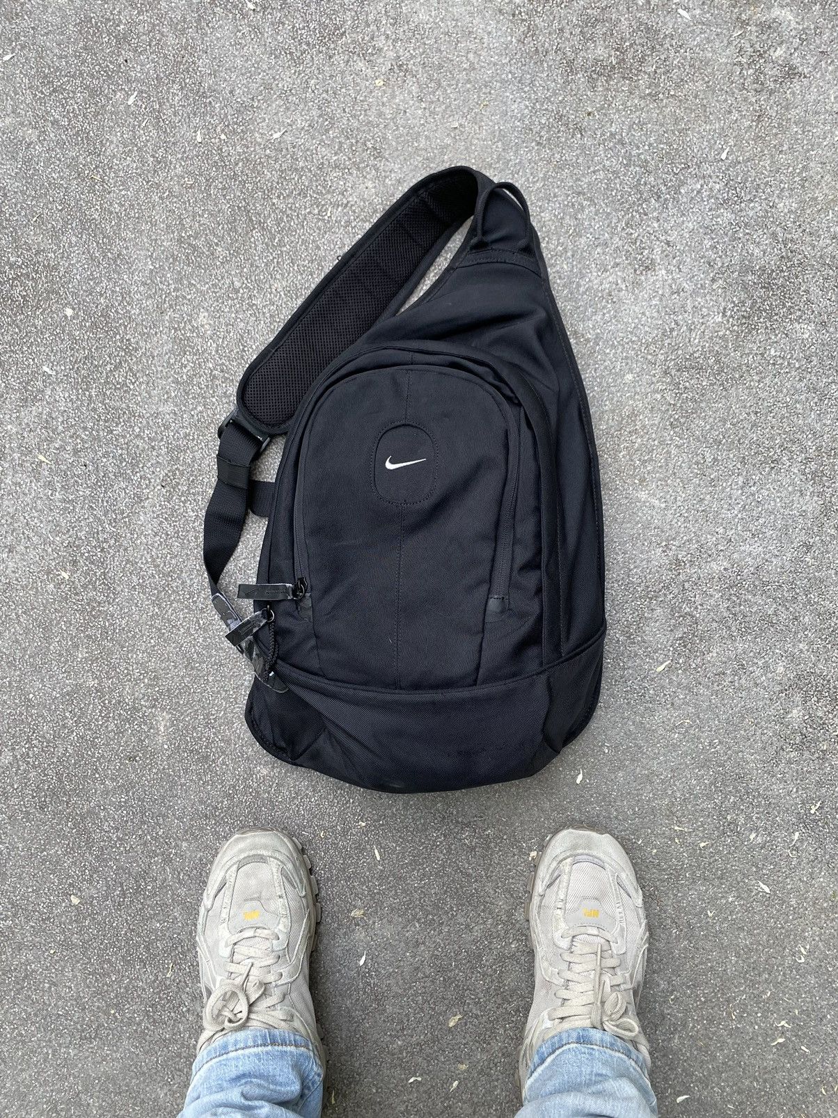 Nike × Streetwear × Vintage Vintage Y2K Nike Center Swoosh Sling Bag | Grailed