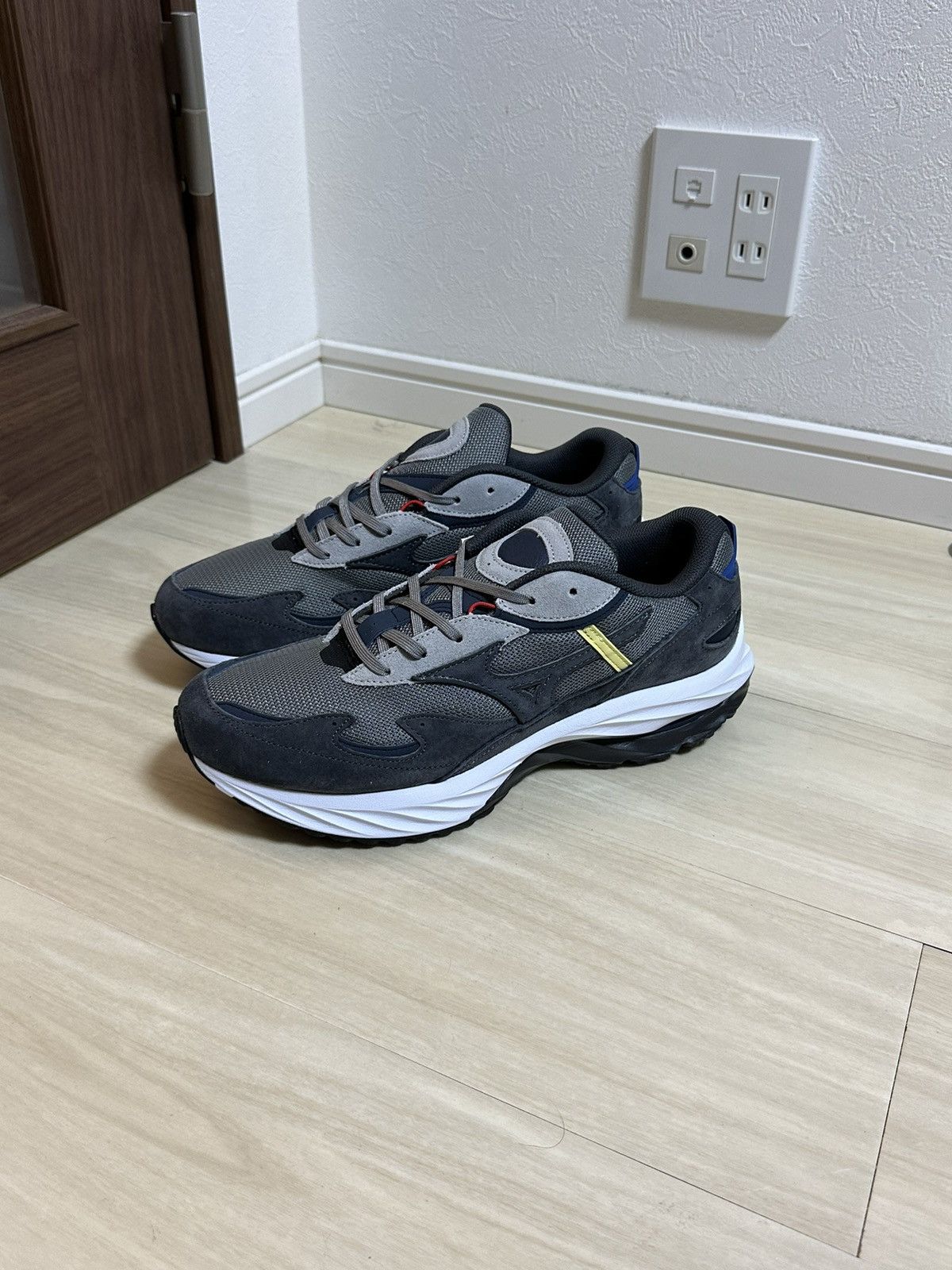 Mizuno WAVE RIDER B “GREY WALL” GRAPHPAPER | Grailed