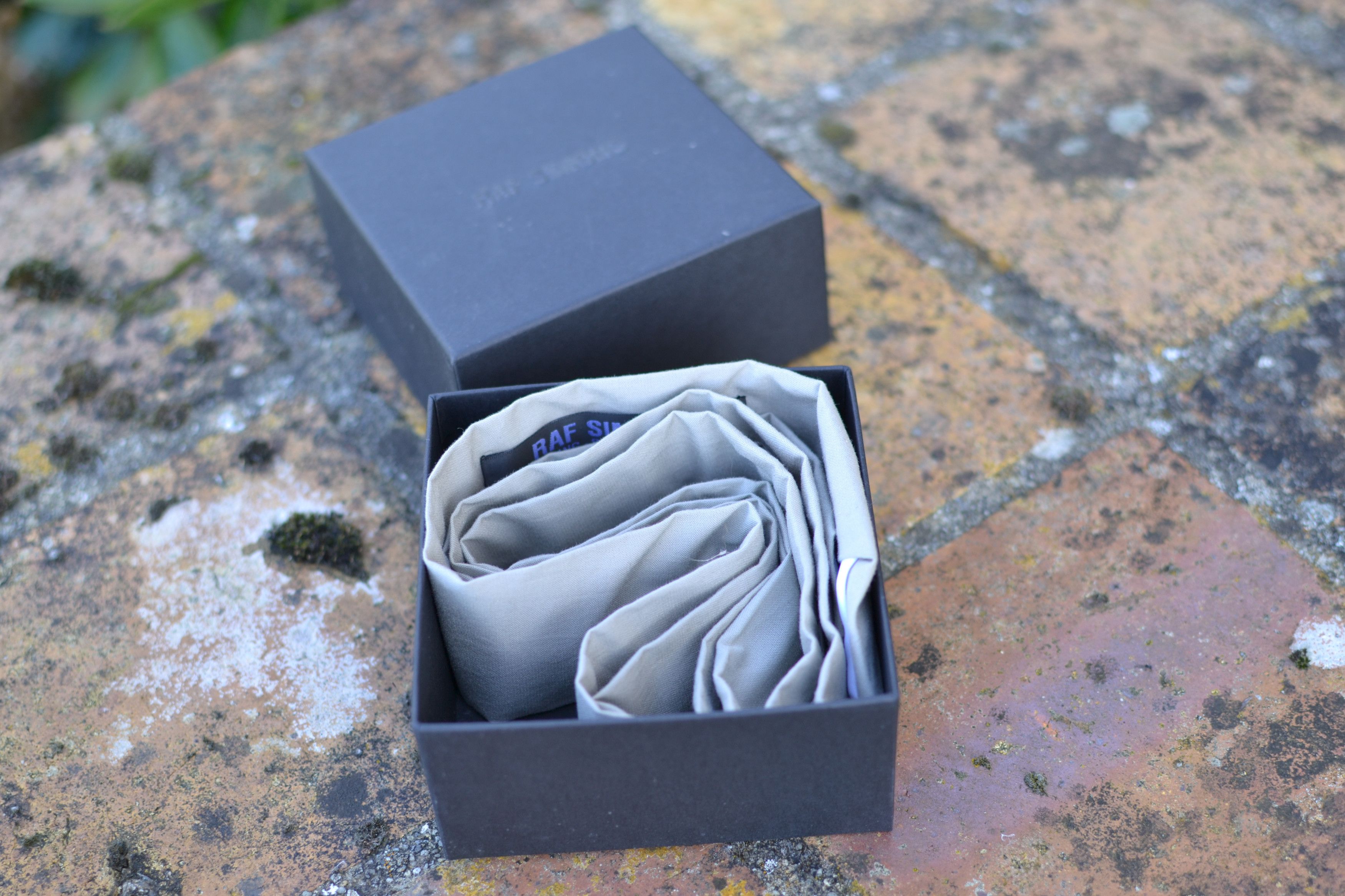 Raf Simons Raf Simons tie SS 2005 + box | Grailed