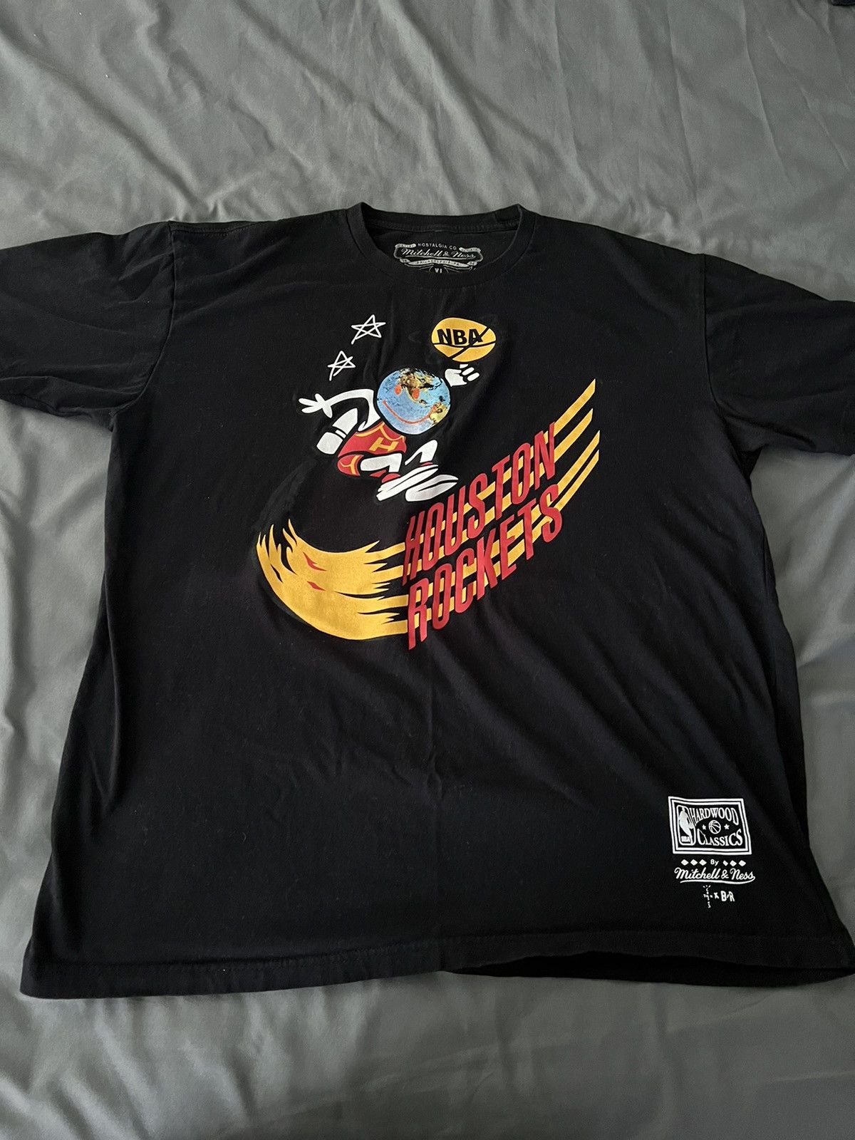 Mitchell & Ness MITCHELL AND NESS TRAVIS SCOTT HOUSTON ROCKETS TEE ...
