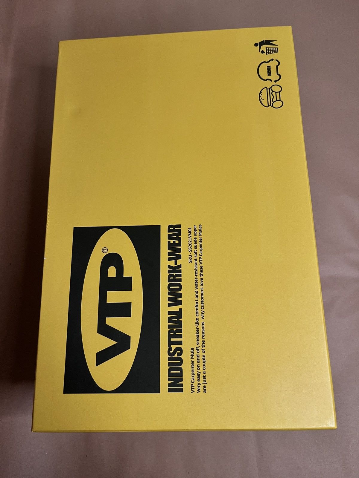 Vandy The Pink Vandy The Pink Carpenter mule | Grailed