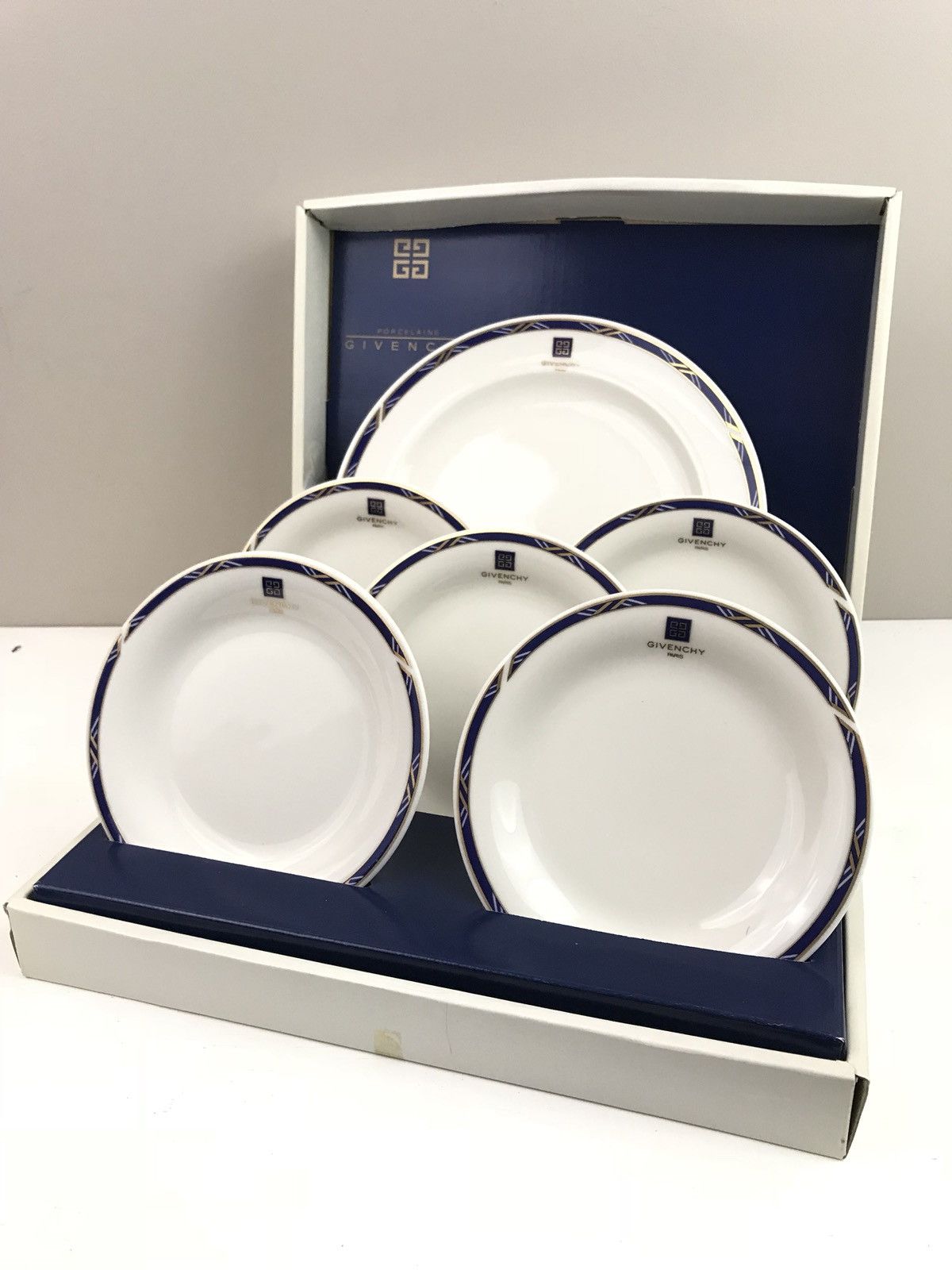 Givenchy Plate Set | Grailed