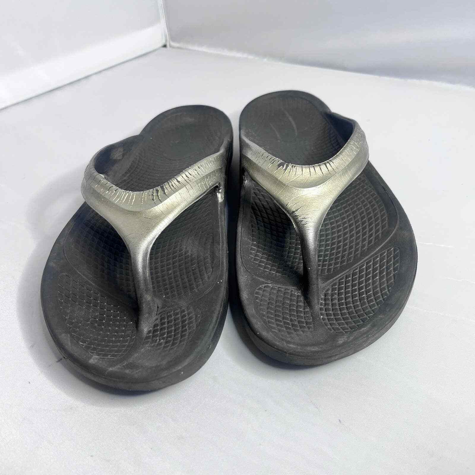Crocs OOFOS OOLALA Women's Gray Patent Luxe Flip Flop sandals | Grailed